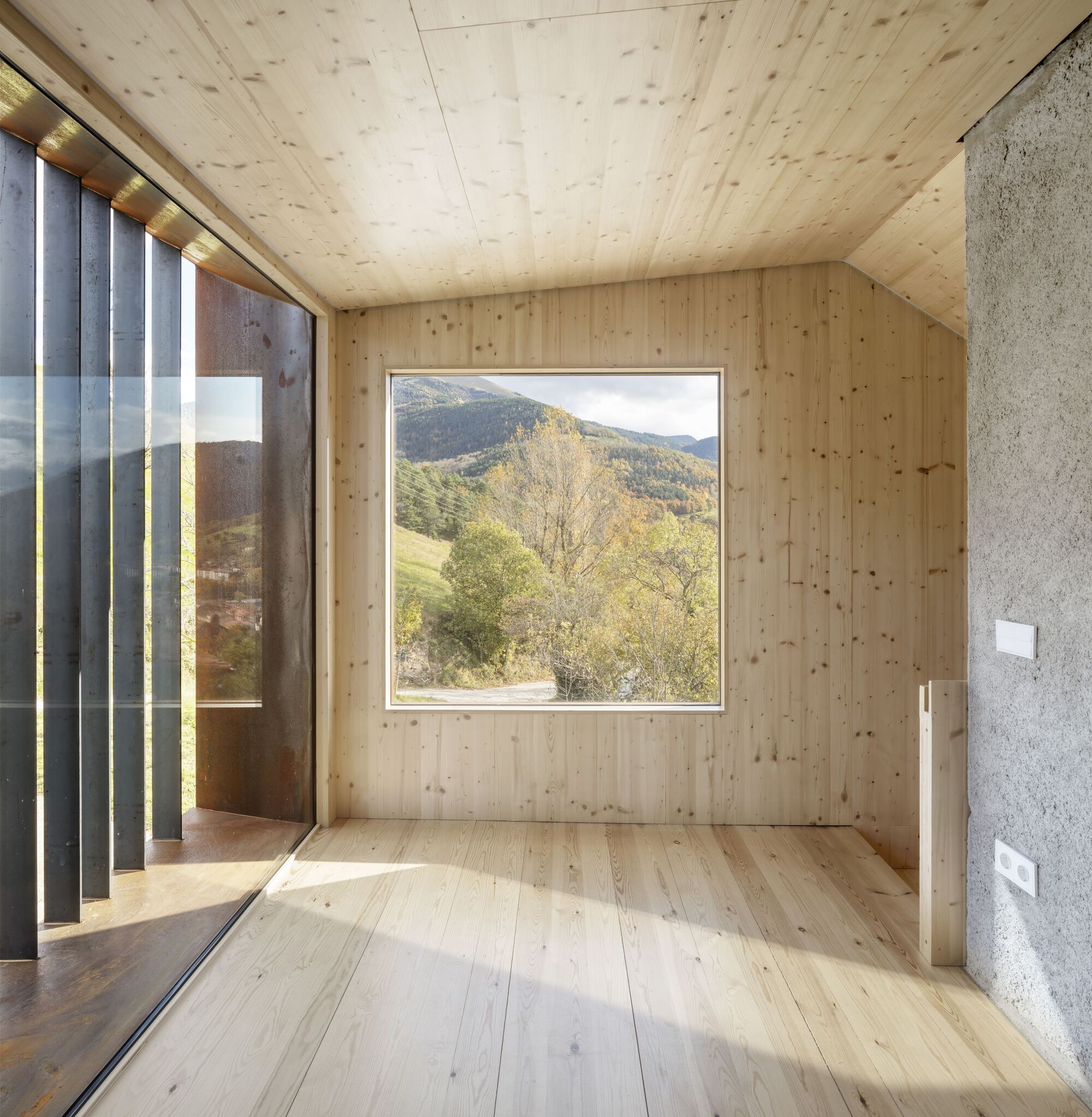 Gallery of Threshold Stairs House / Comas-Pont arquitectes - 4