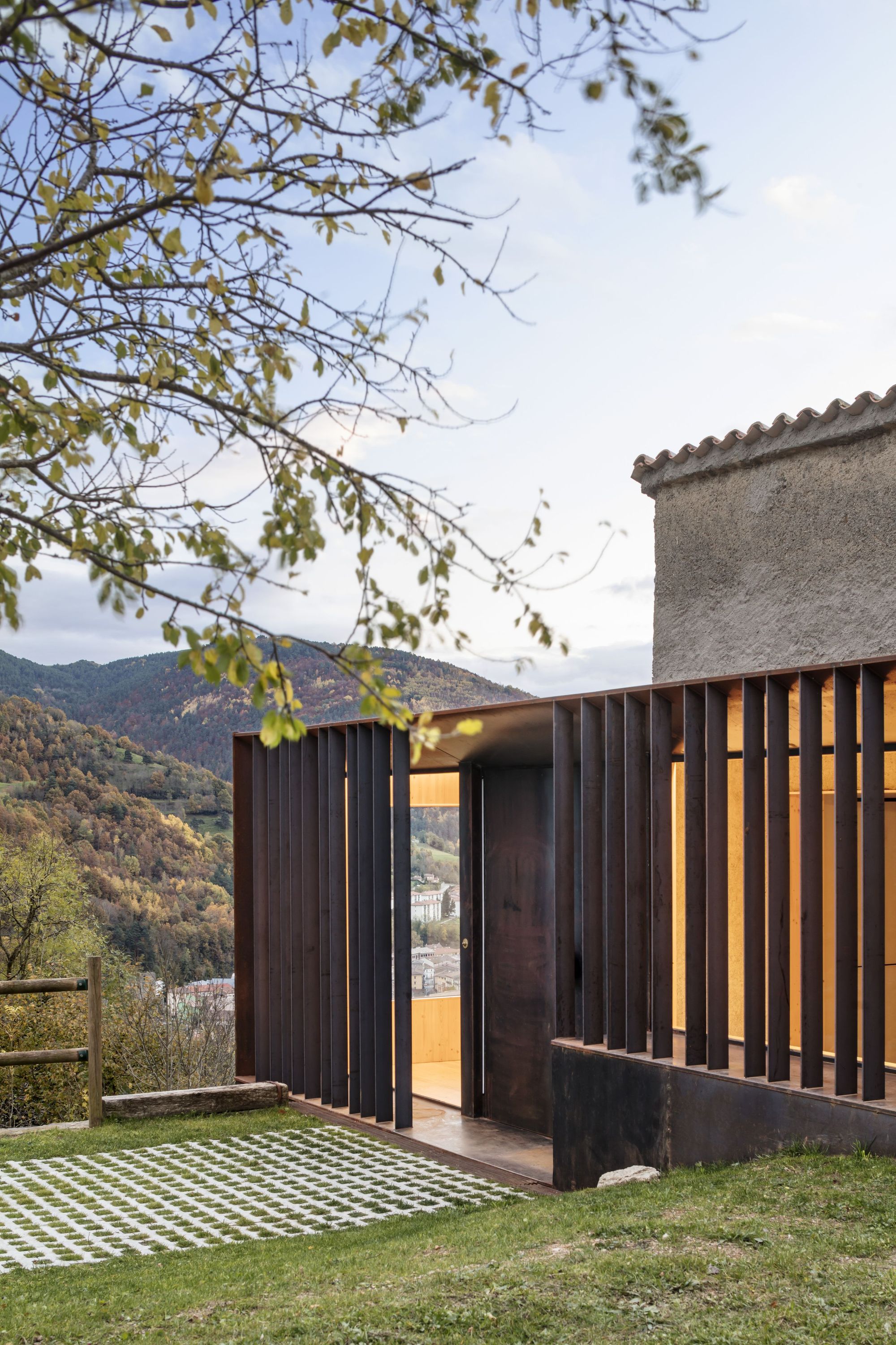 Gallery of Threshold Stairs House / Comas-Pont arquitectes - 12