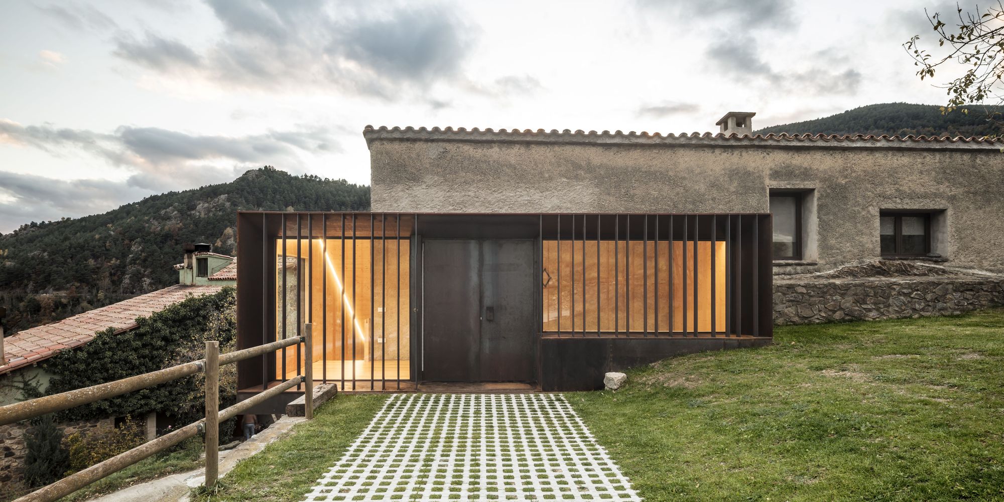 Gallery of Threshold Stairs House / Comas-Pont arquitectes - 7