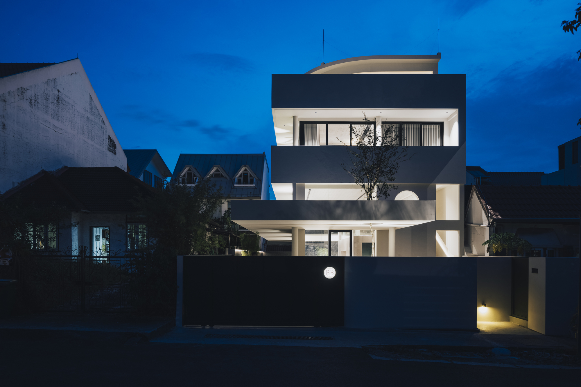 Gallery of 83 Braemar House / MONOCOT - 34