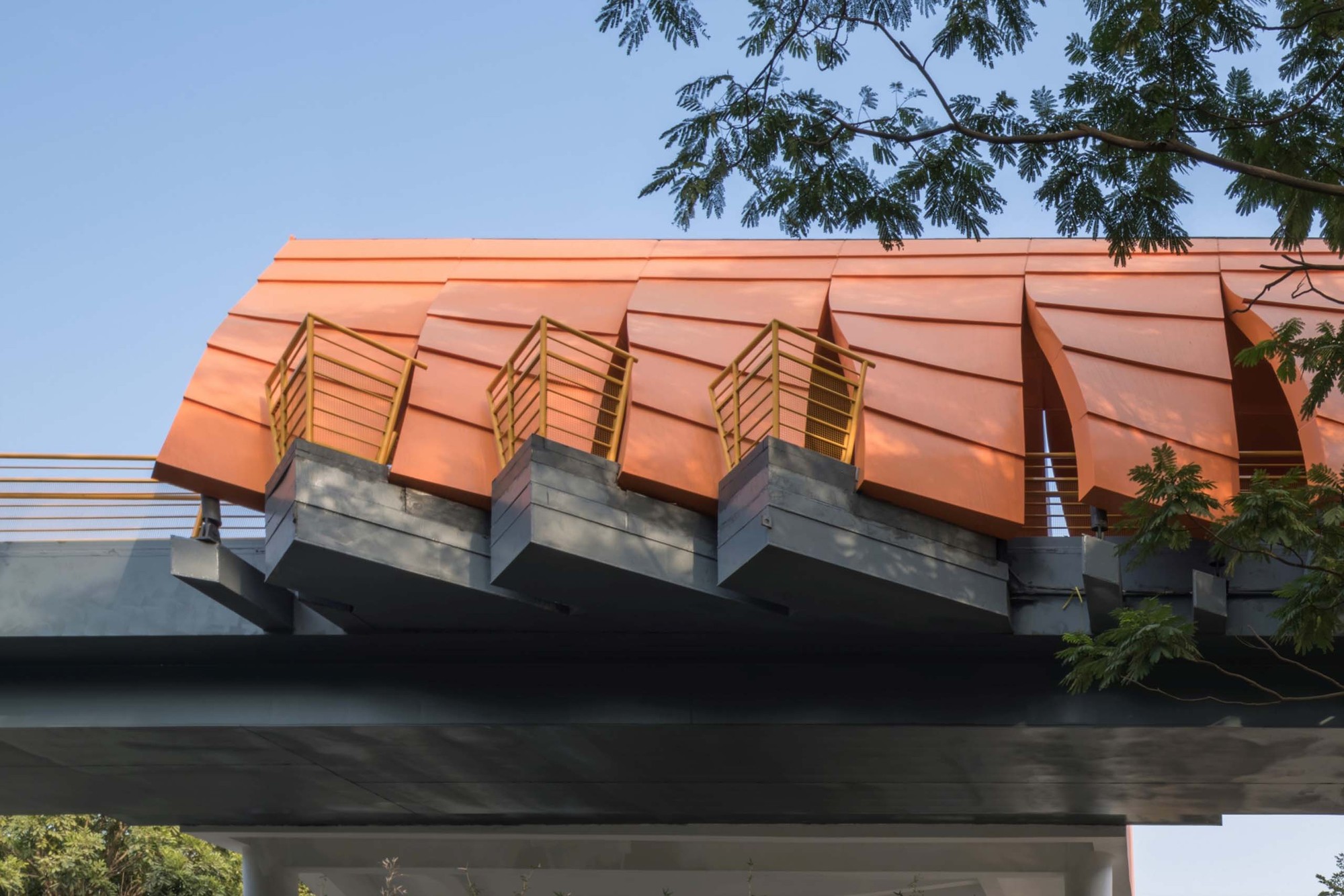Gallery of Footbridge of Chang’an Experimental Primary School / Zhutao ...