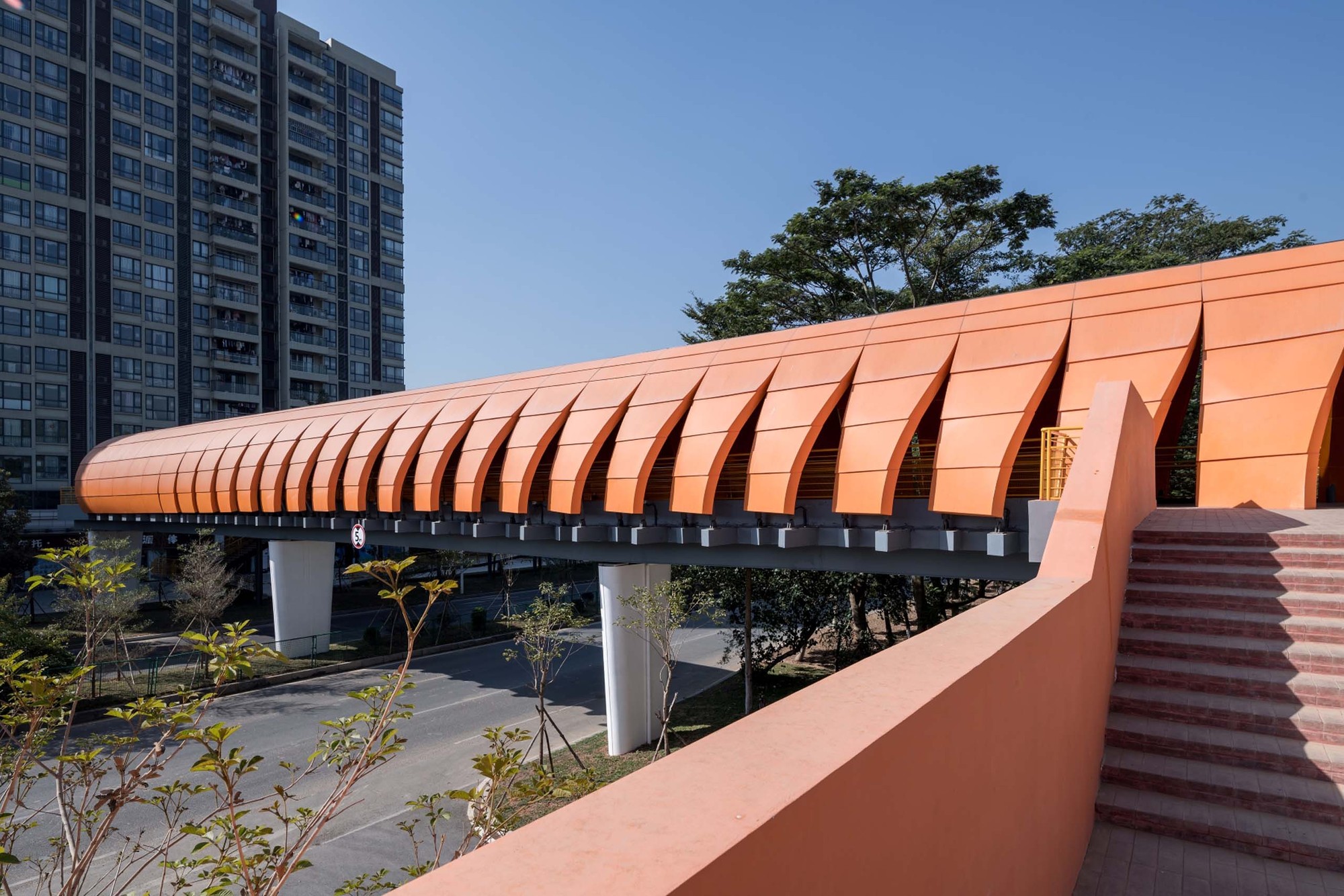 Gallery of Footbridge of Chang’an Experimental Primary School / Zhutao ...