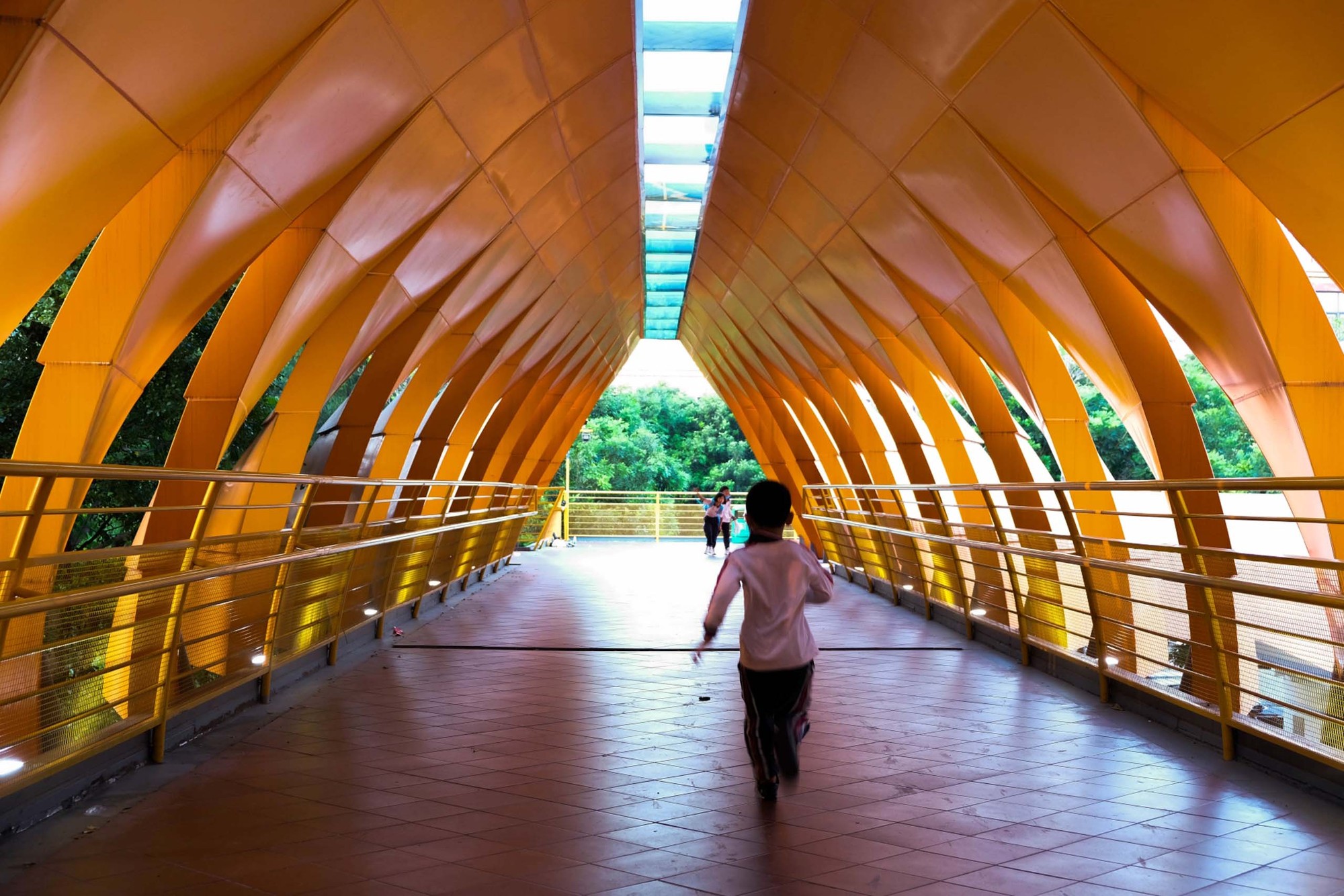 Gallery of Footbridge of Chang’an Experimental Primary School / Zhutao ...