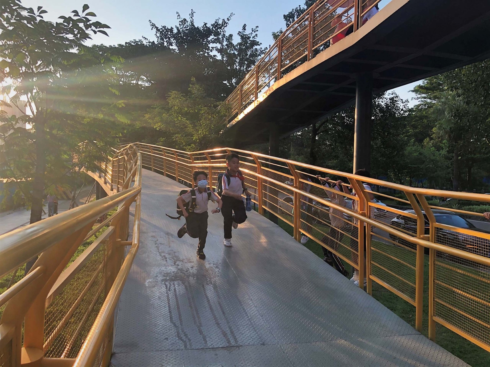 Gallery of Footbridge of Chang’an Experimental Primary School / Zhutao ...