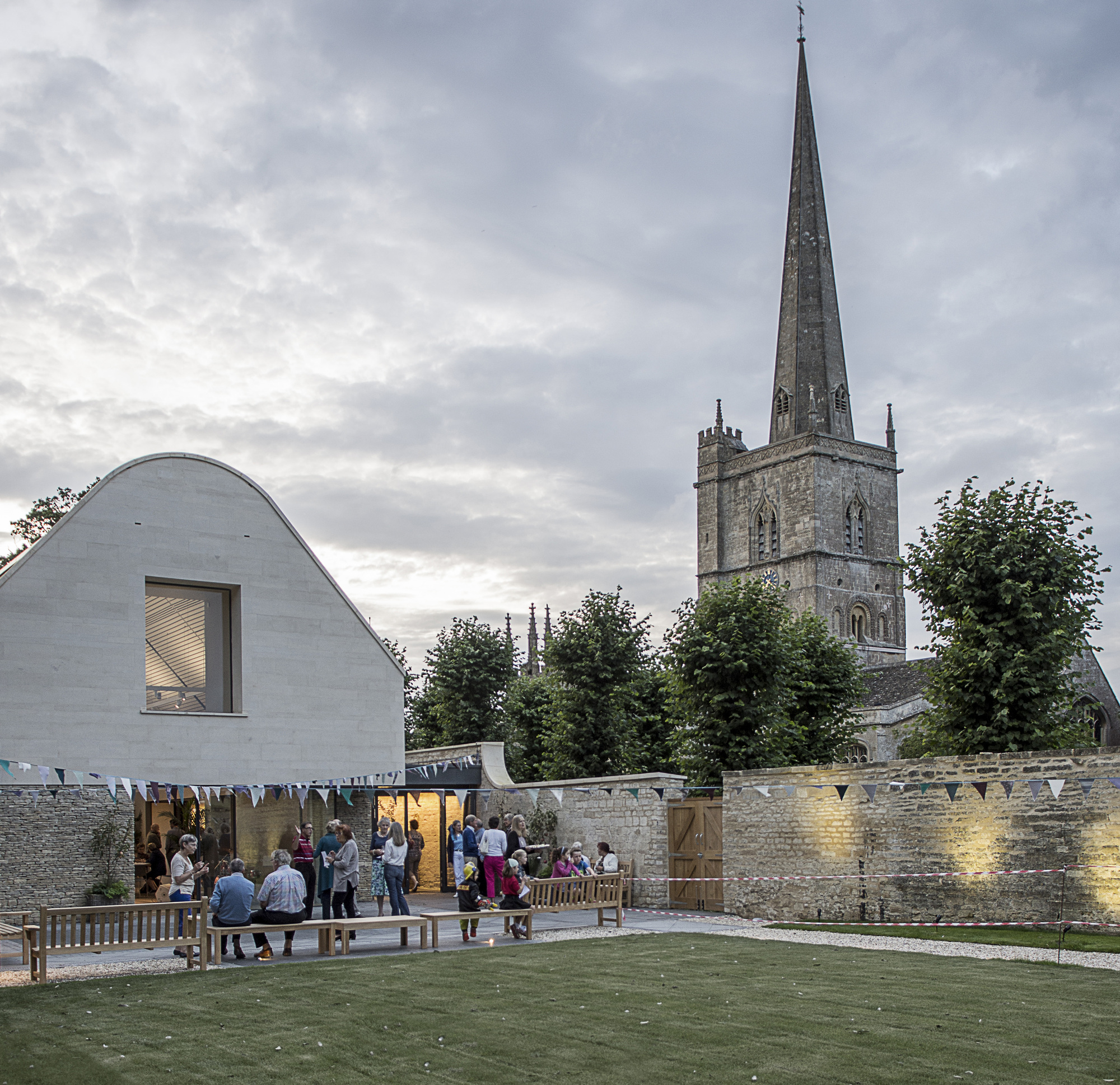 Gallery of Warwick Hall Community Centre / Acanthus Clews Architects - 7