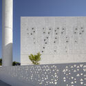 Mosque of Mohamed Abdulkhaliq Gargash / Dabbagh Architects | ArchDaily