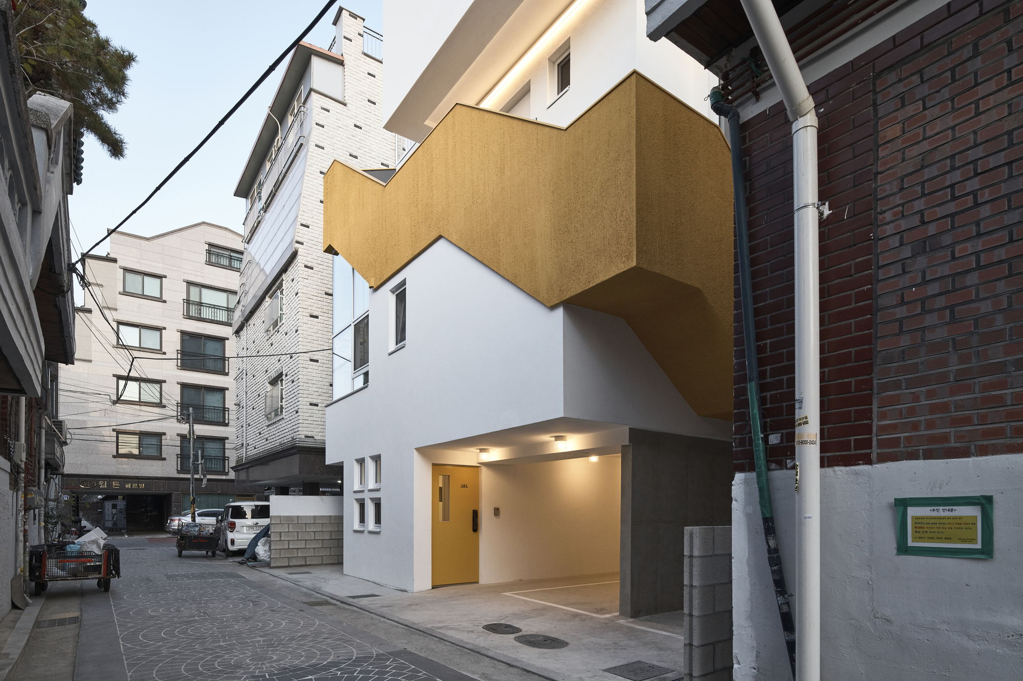 Gallery of The Alley House / Todot Architects and Partners - 11