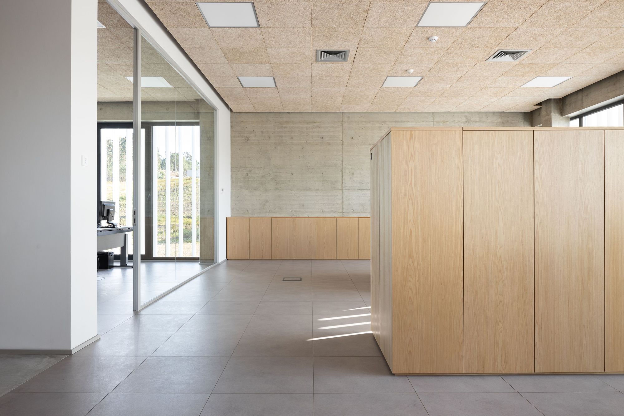 Galeria de Centro Empresarial AOC / mube arquitectura - 9