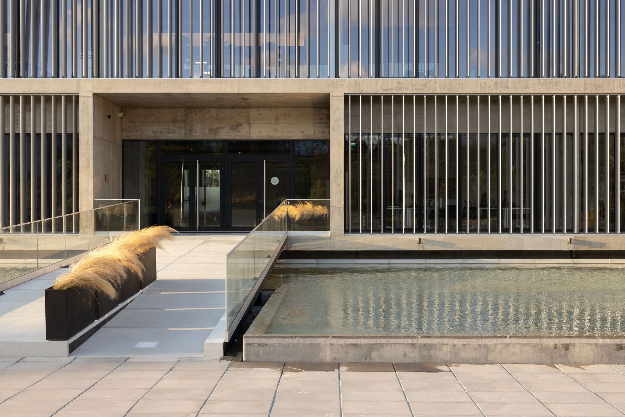 Galeria de Centro Empresarial AOC / mube arquitectura - 15