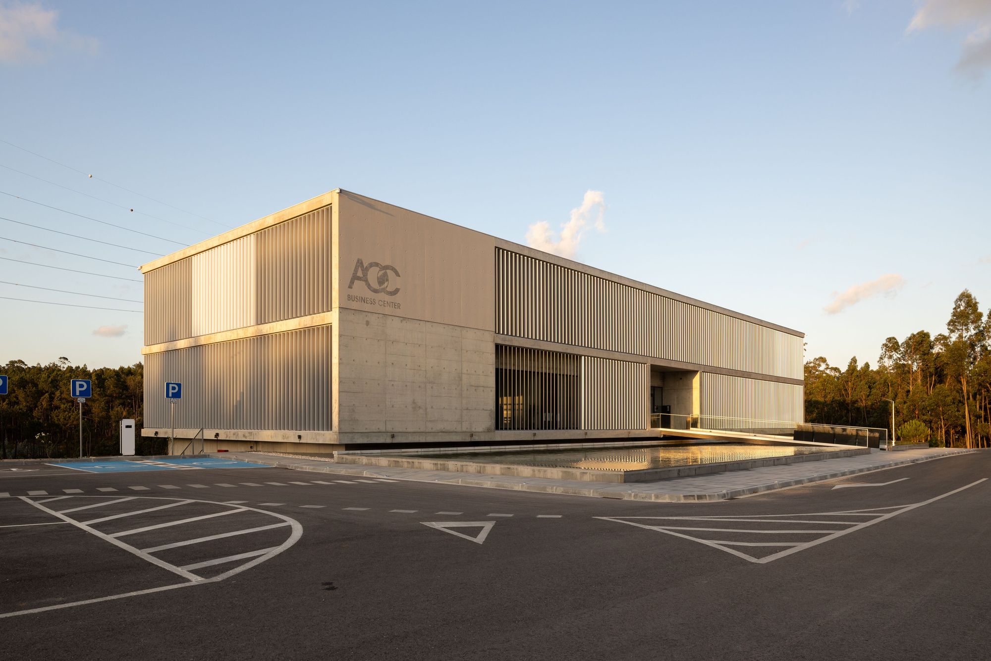 Galeria de Centro Empresarial AOC / mube arquitectura - 5