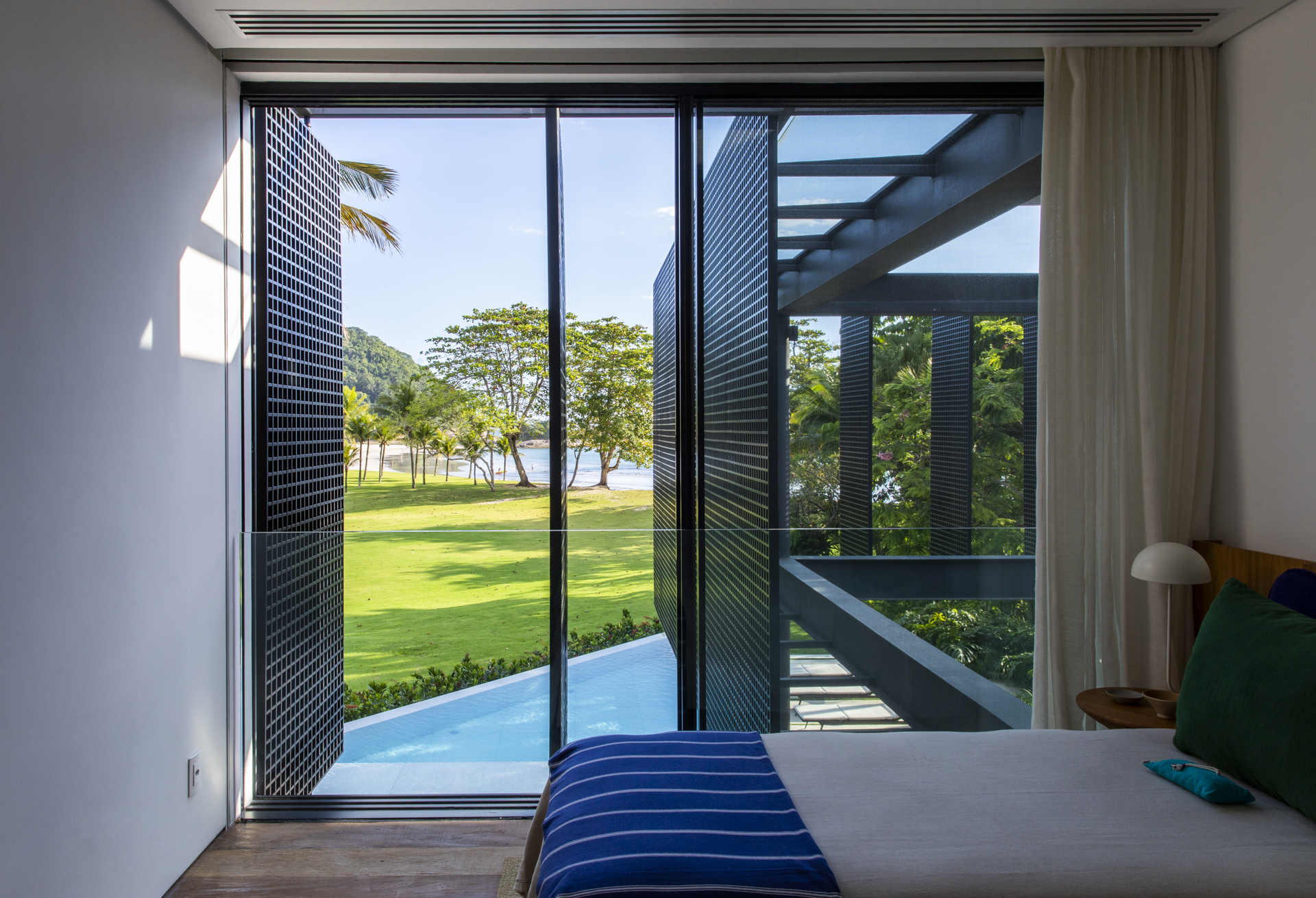 Gallery of JSL House / Bernardes Arquitetura - 14