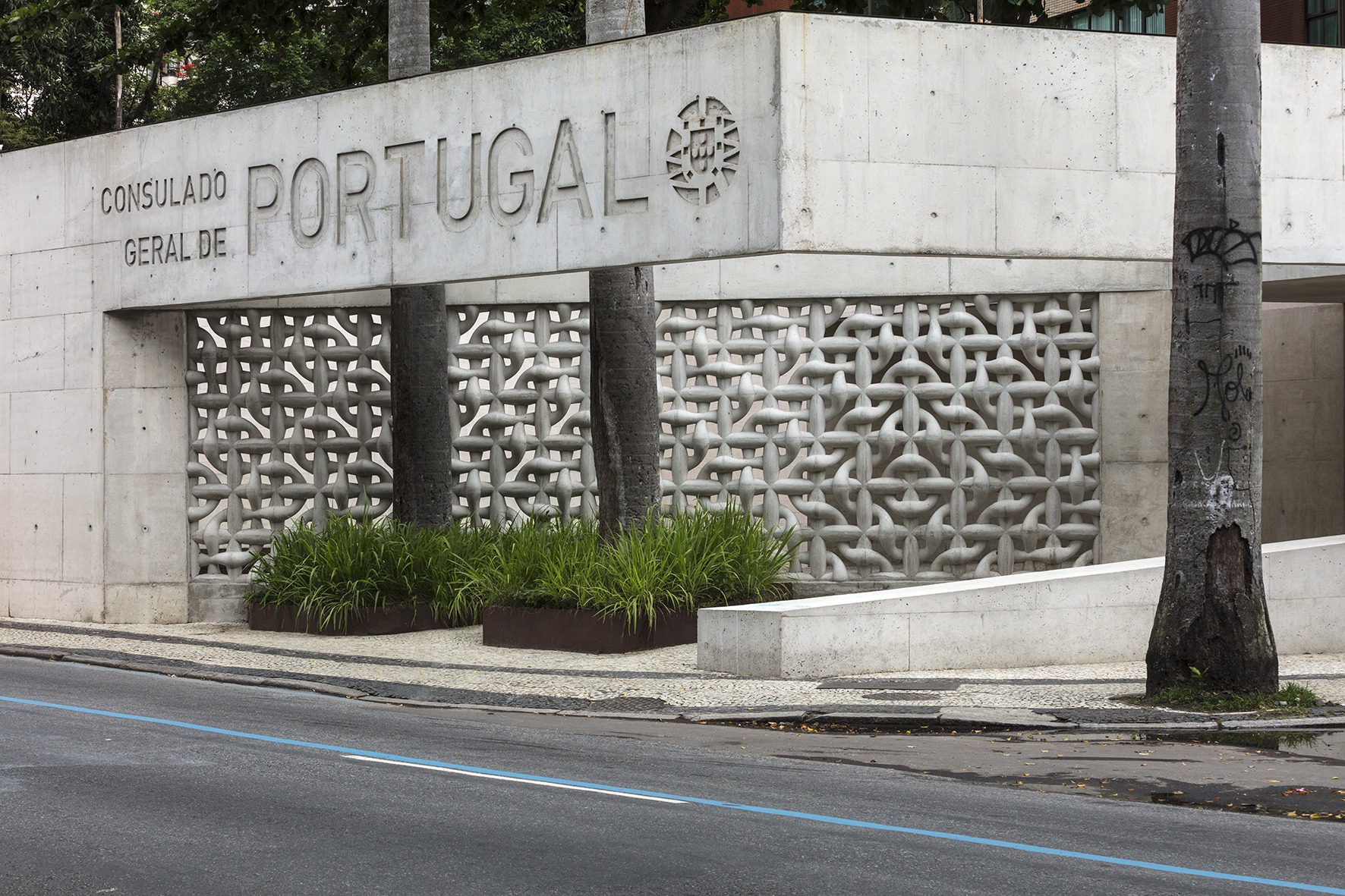 Gallery of General Consulate of Portugal in Rio de Janeiro / Campos ...
