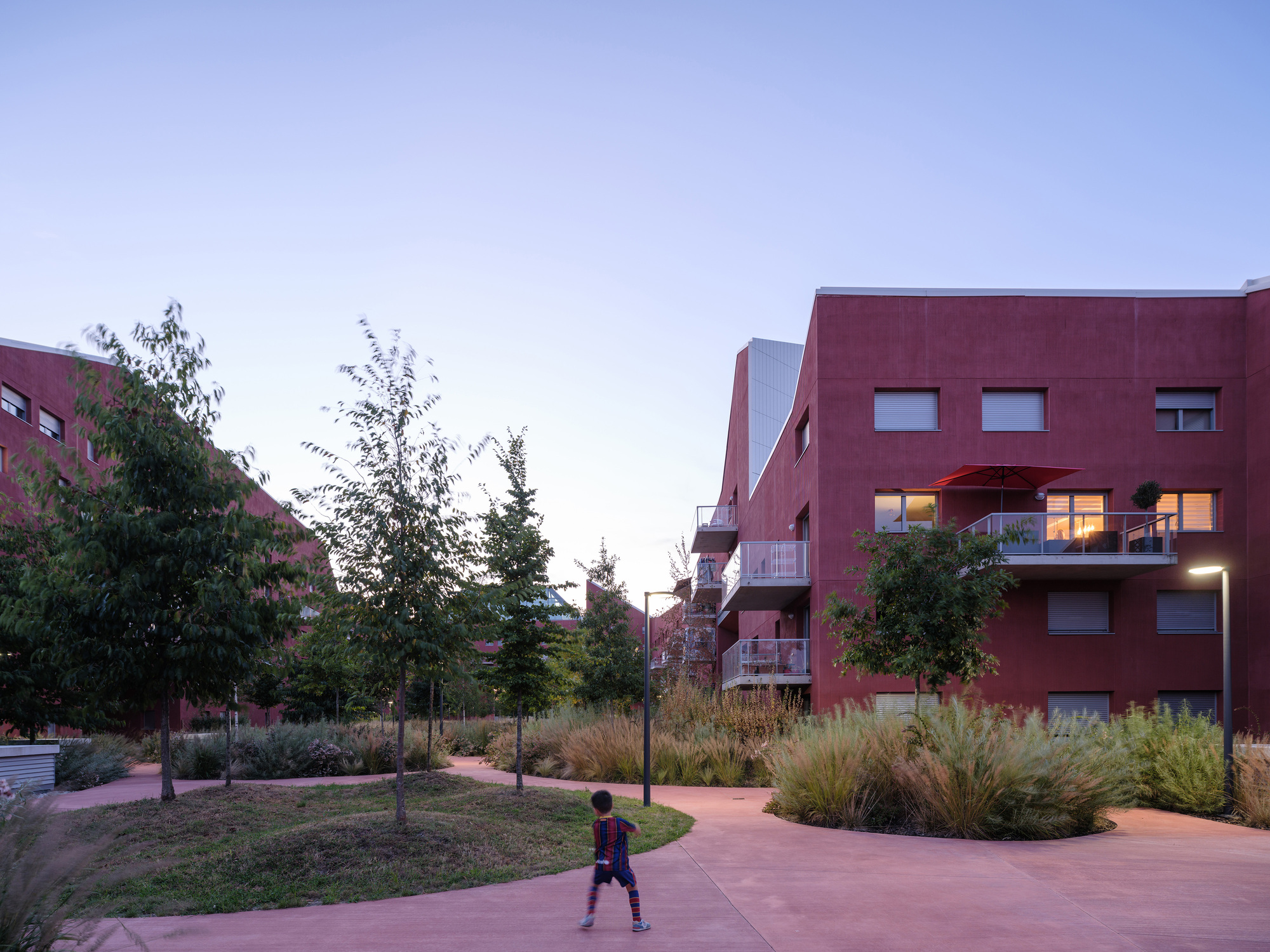 Gallery of Ilot Queyries Apartment Building / MVRDV - 16