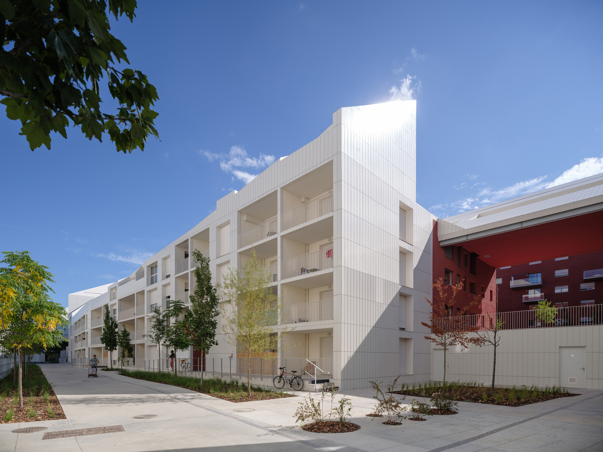 Gallery of Ilot Queyries Apartment Building / MVRDV - 17