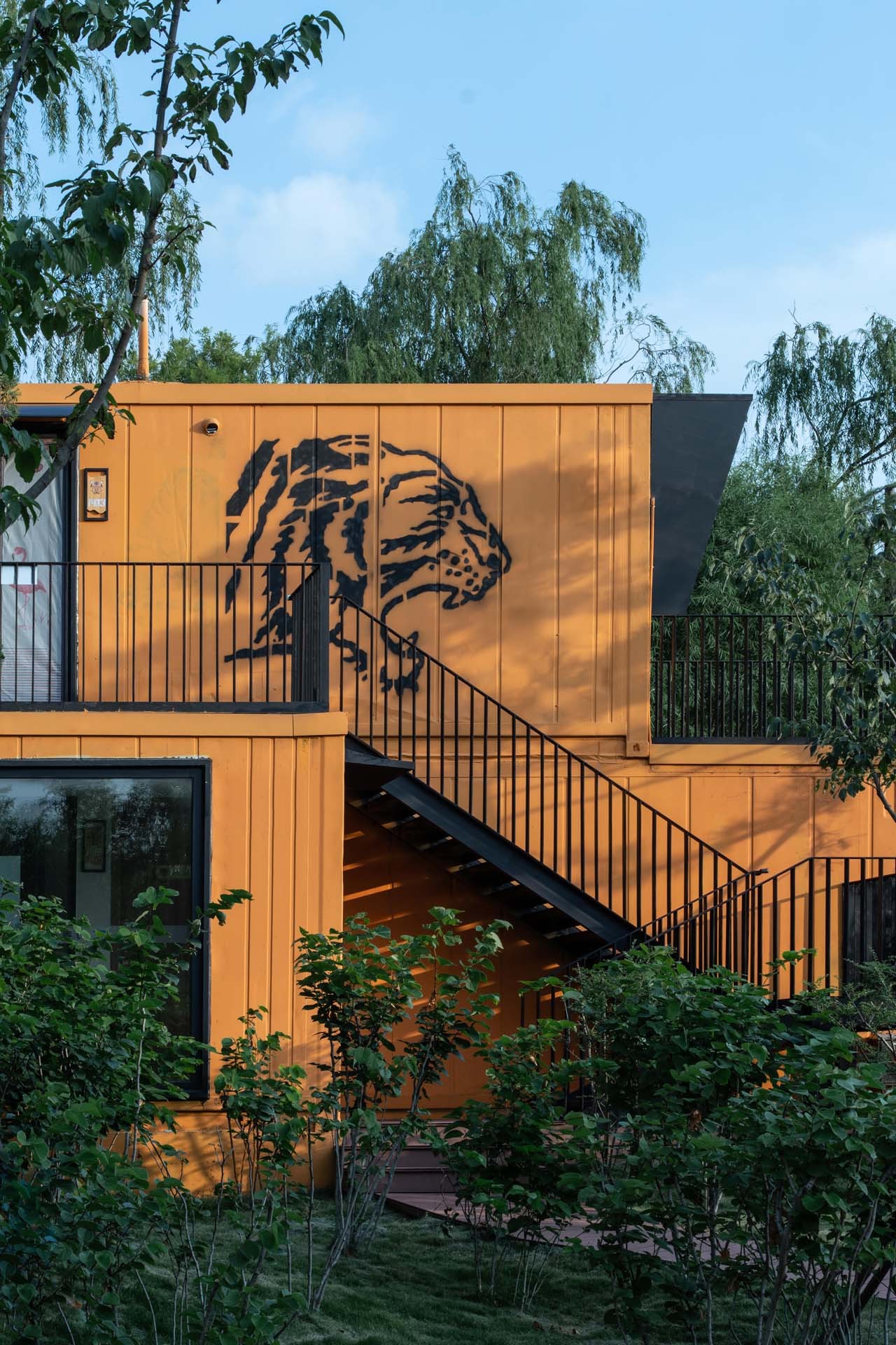 Gallery of Travelers Container Hostel / Qishe Architectural Design ...