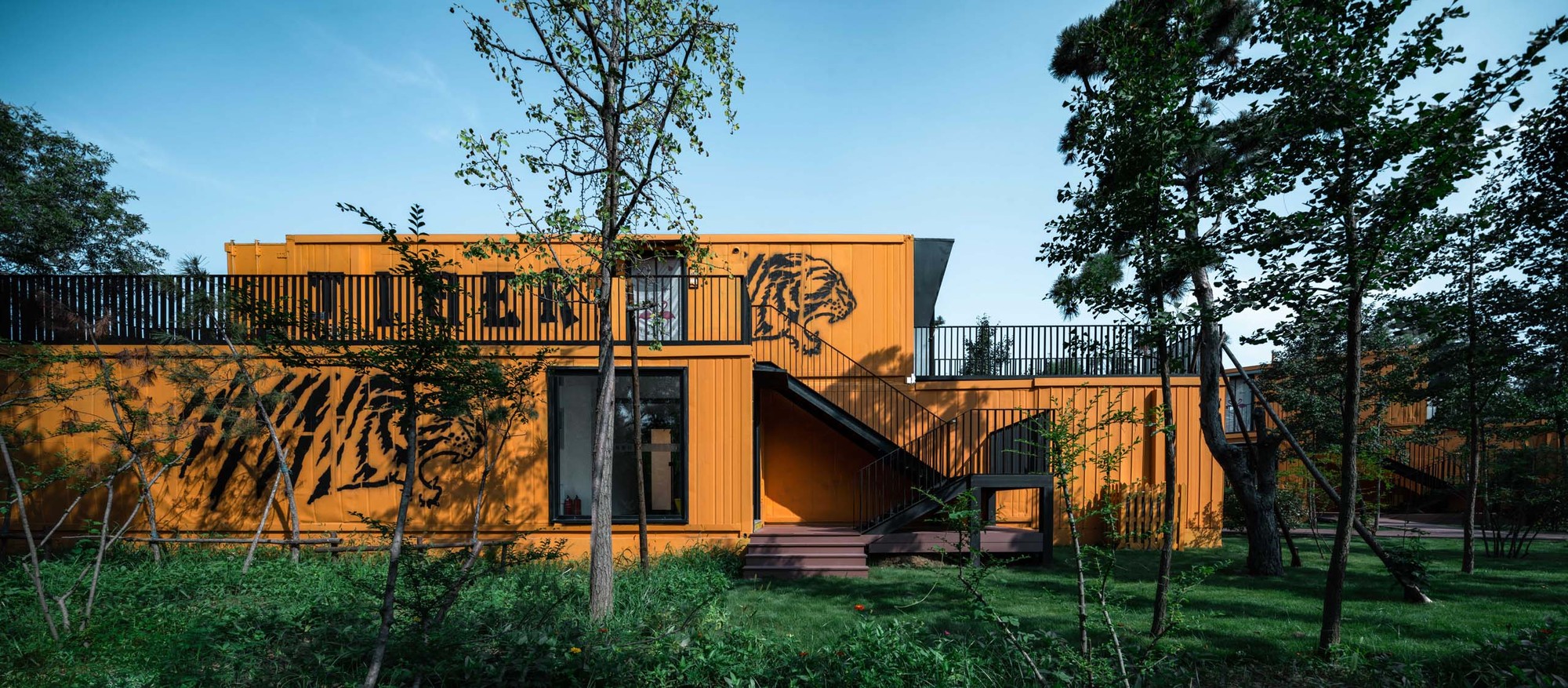 Gallery of Travelers Container Hostel / Qishe Architectural Design ...