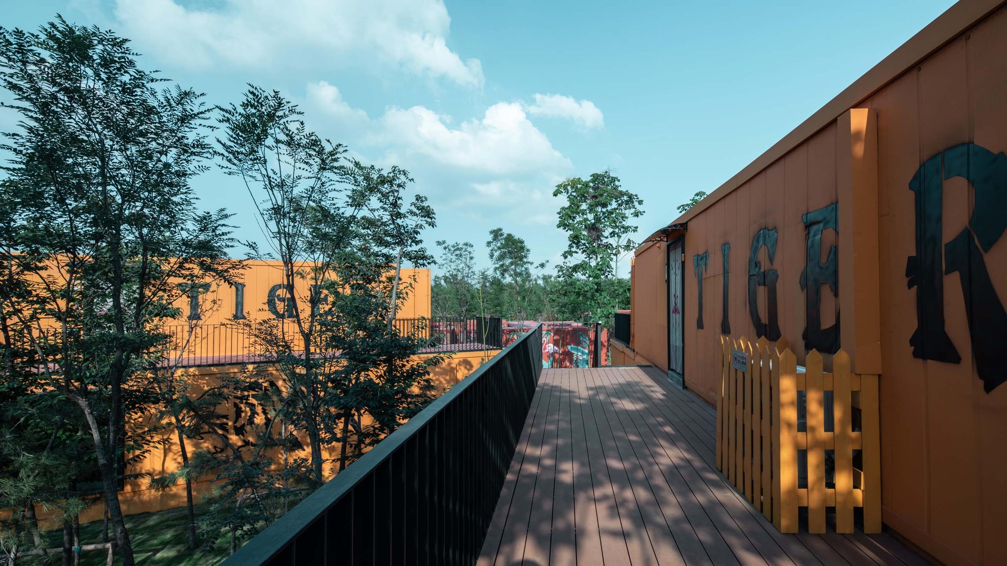 Gallery of Travelers Container Hostel / Qishe Architectural Design ...