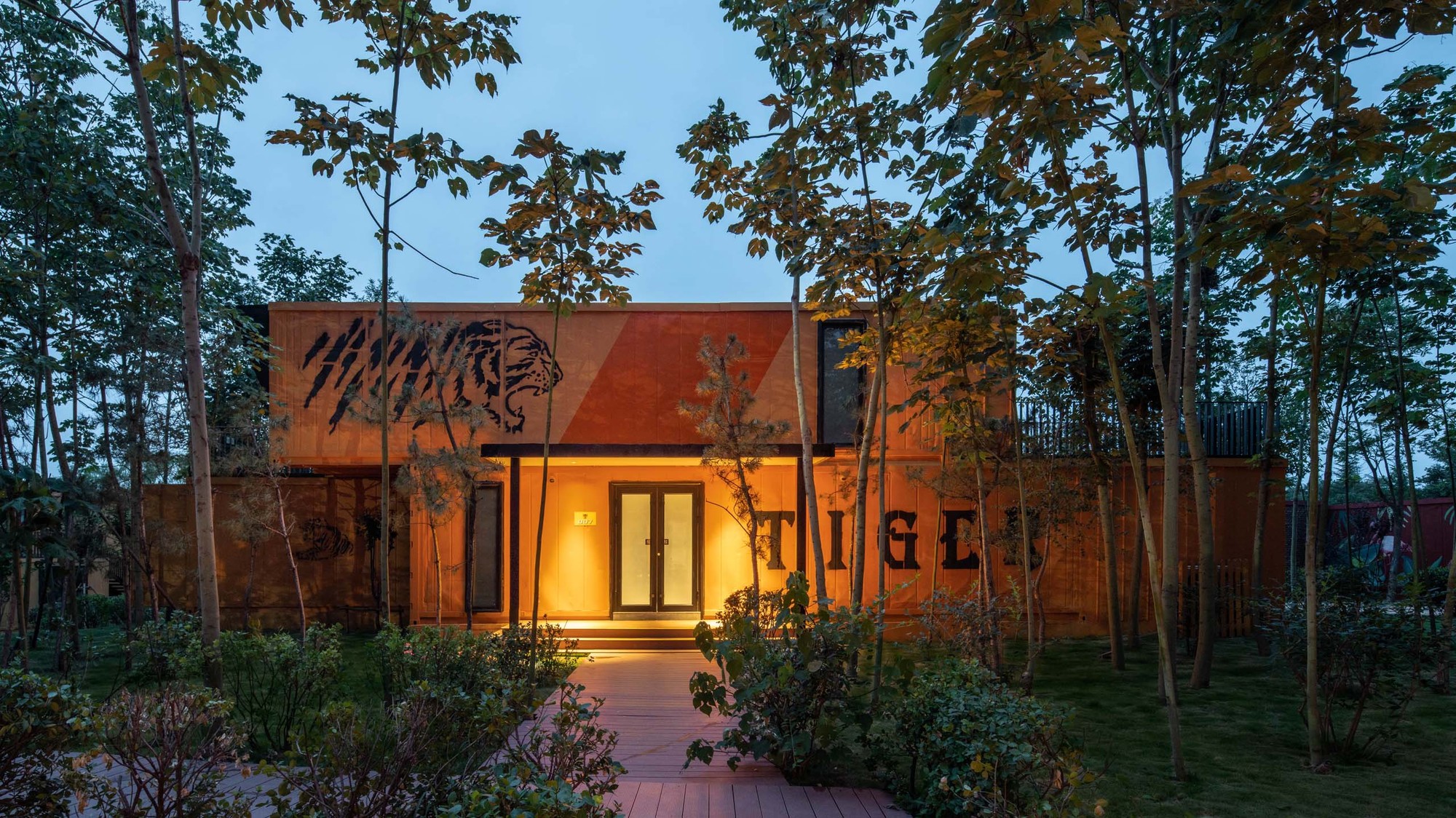 Gallery of Travelers Container Hostel / Qishe Architectural Design ...