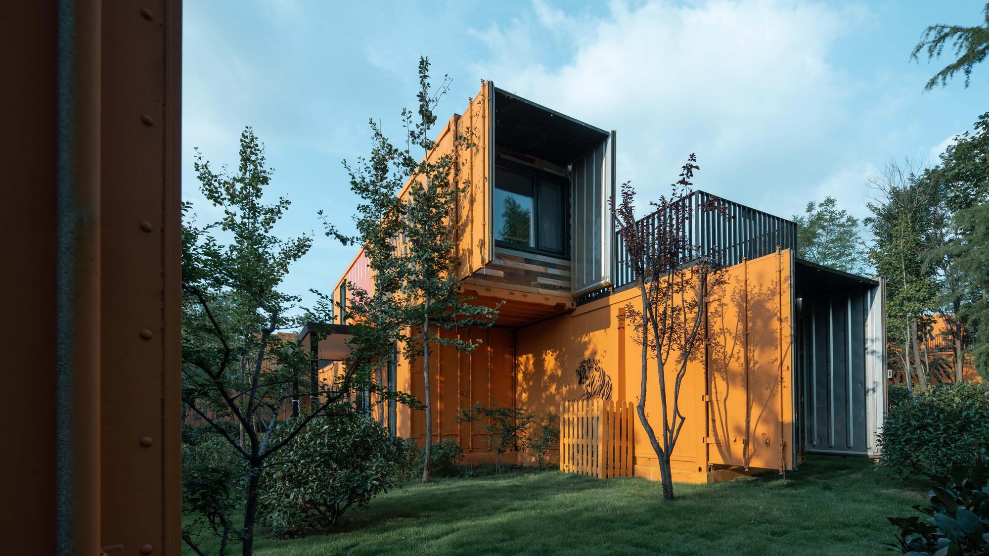 Gallery of Travelers Container Hostel / Qishe Architectural Design ...