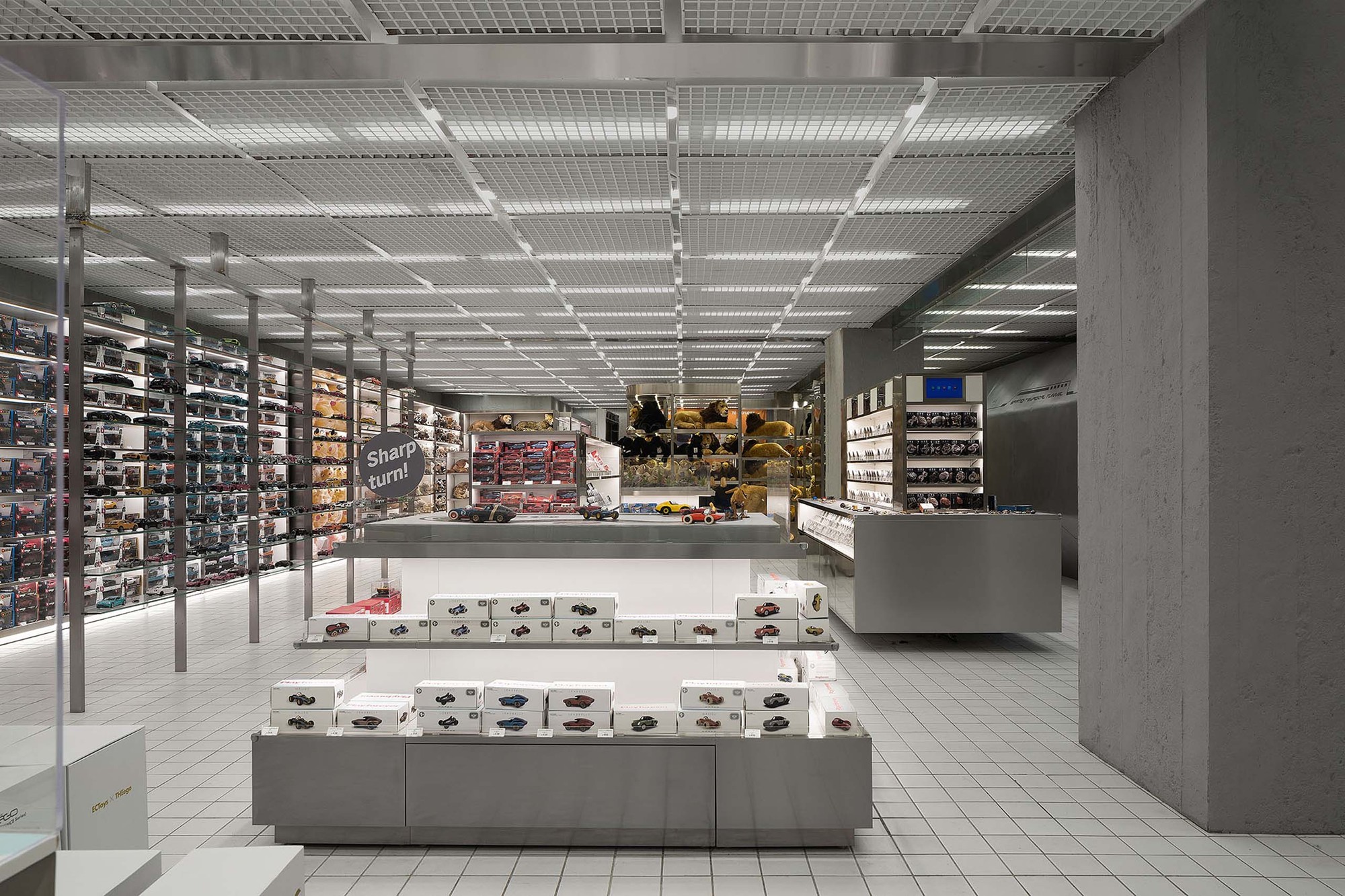 Gallery of X11 Global Flagship Store / BloomDesign - 19