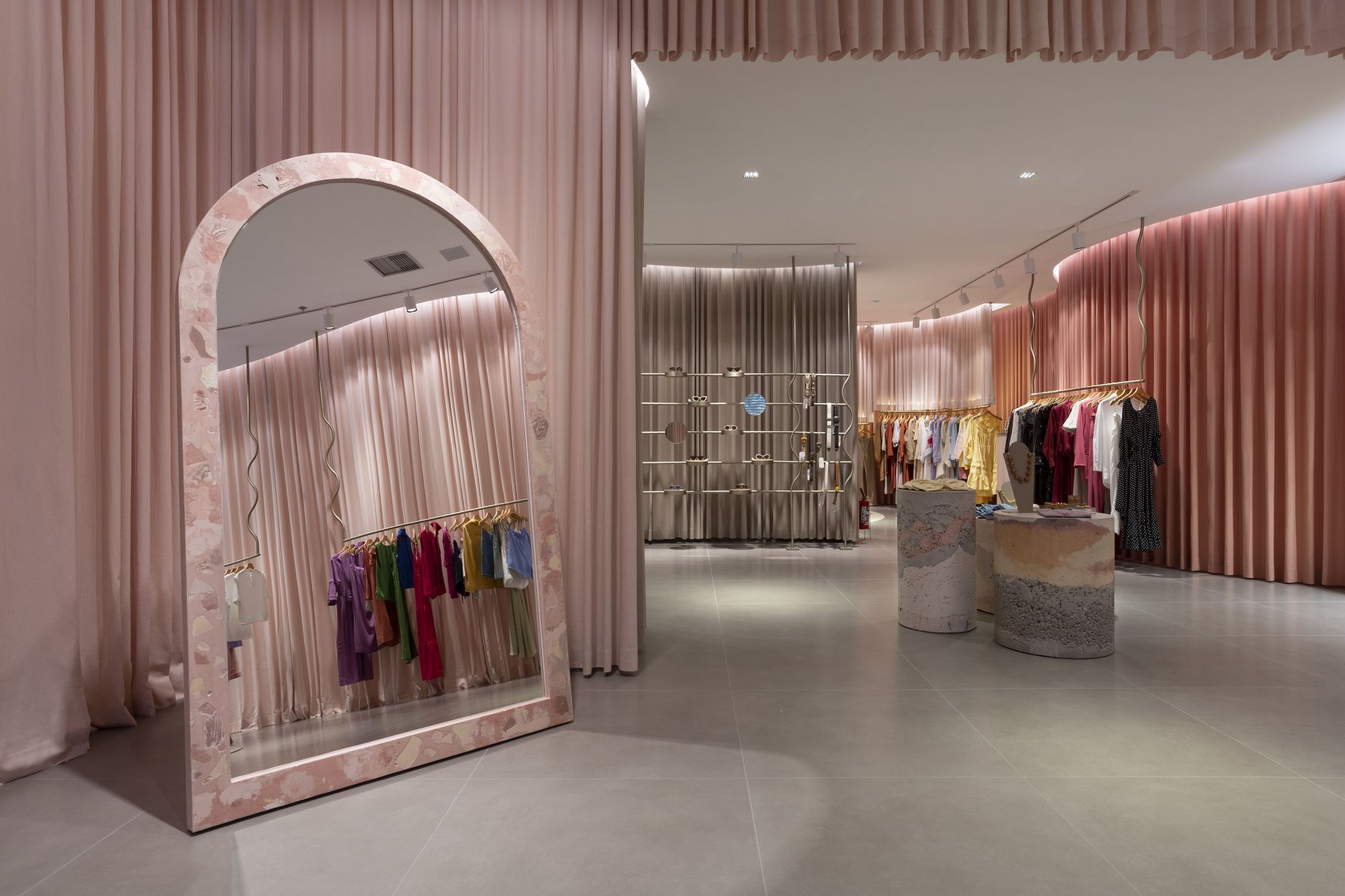 Galeria de Loja Namari Multibrand / Retail Design LAB - 17