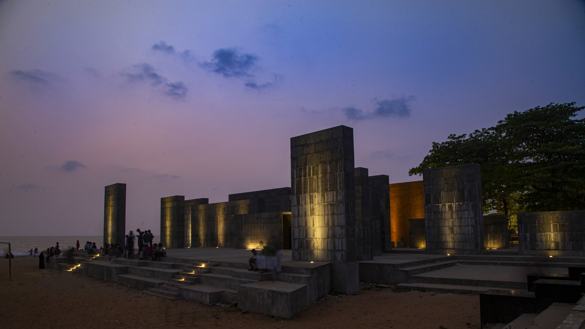 Gallery of Freedom Square / Deearth Architects - 15