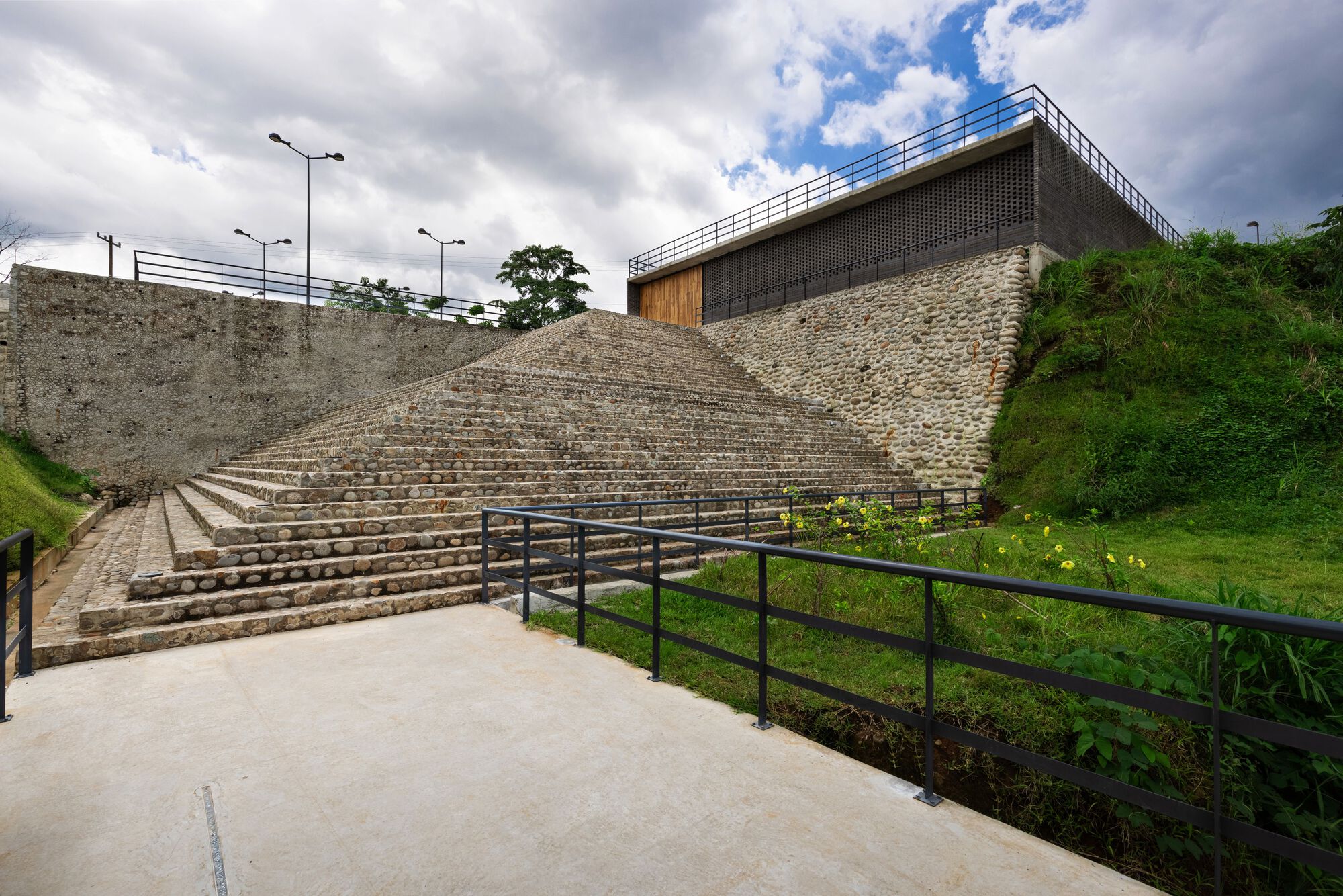 Gallery of Community Development Center in Tapachula / Laboratorio de ...