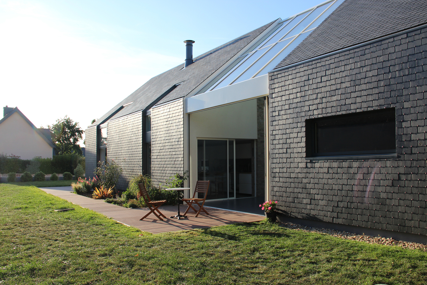 Gallery of Durability and Aesthetics of Slate Façades in 5 Projects - 7