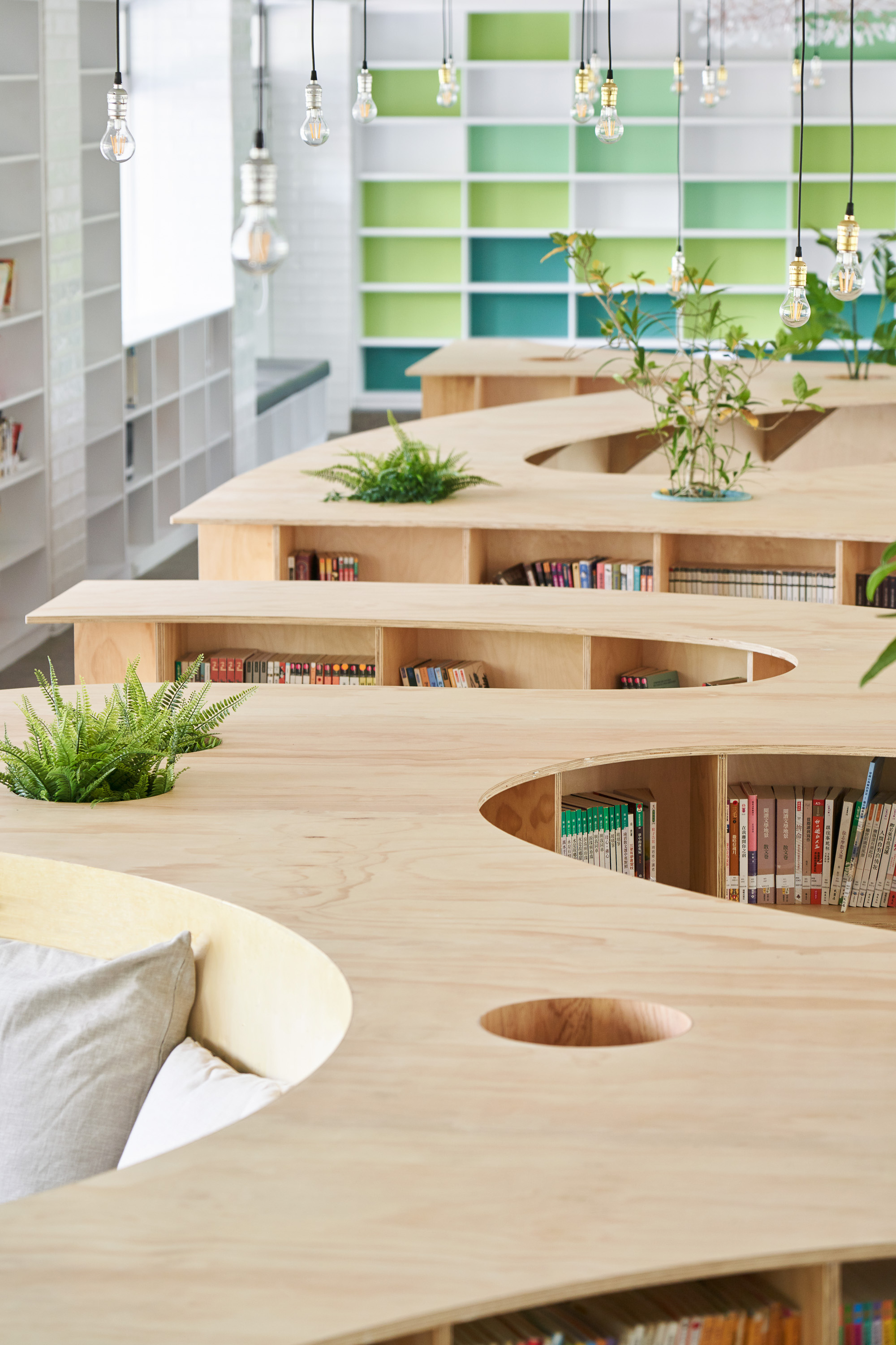 Gallery of Hankou Junior High School Library / TALI DESIGN - 10
