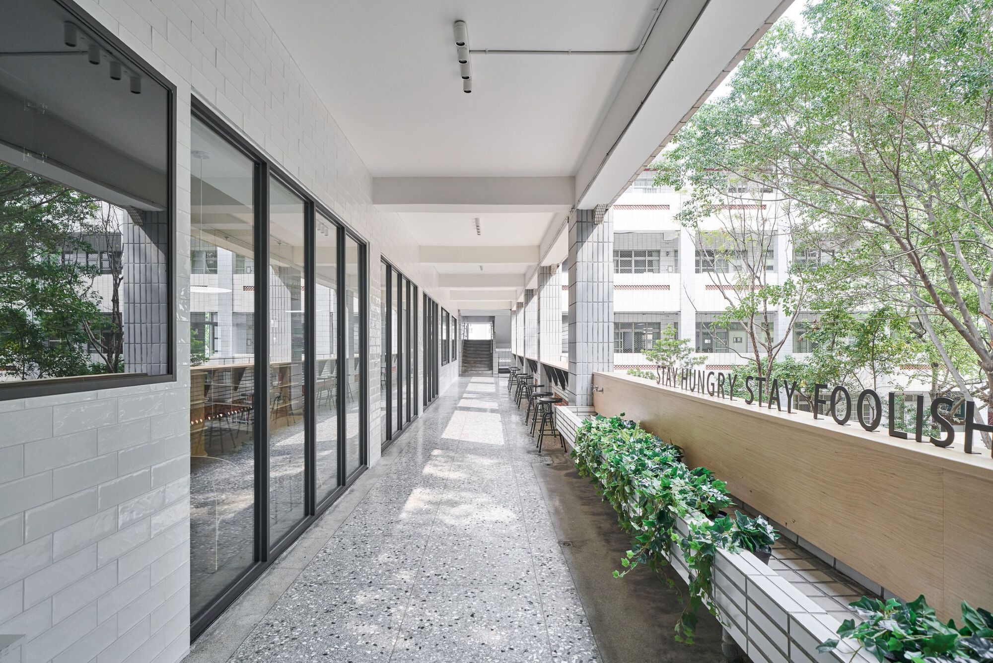 Gallery of Hankou Junior High School Library / TALI DESIGN - 12