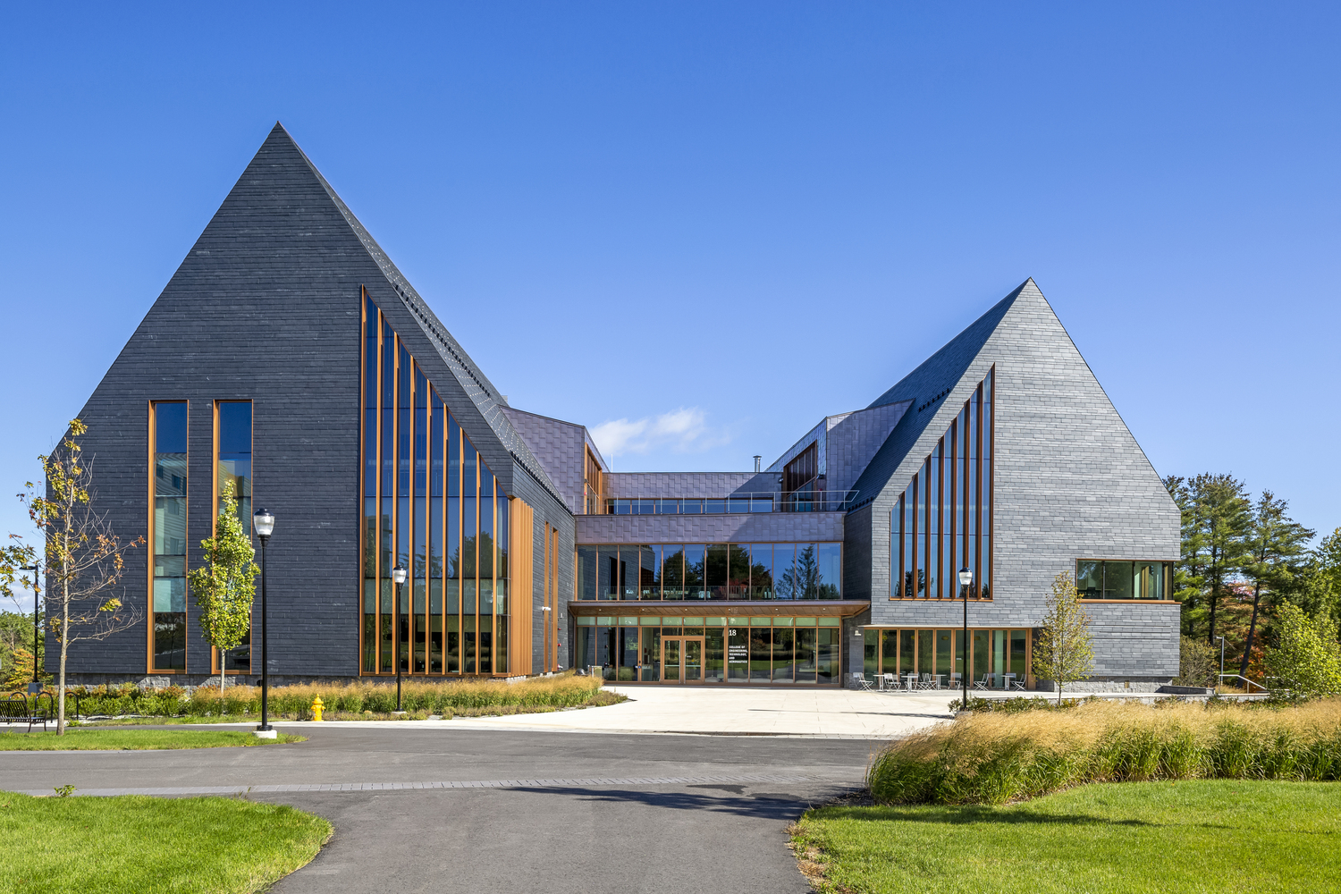 Gallery of Durability and Aesthetics of Slate Façades in 5 Projects - 18