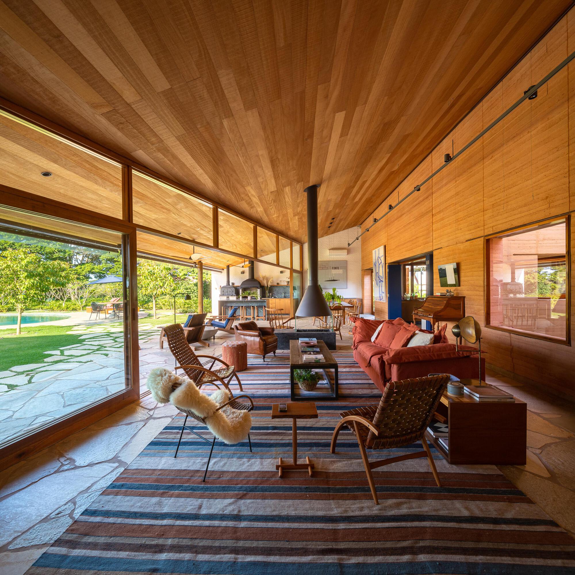 Gallery of Brazilian Houses: 10 Designs with Rustic Stone Flooring - 12