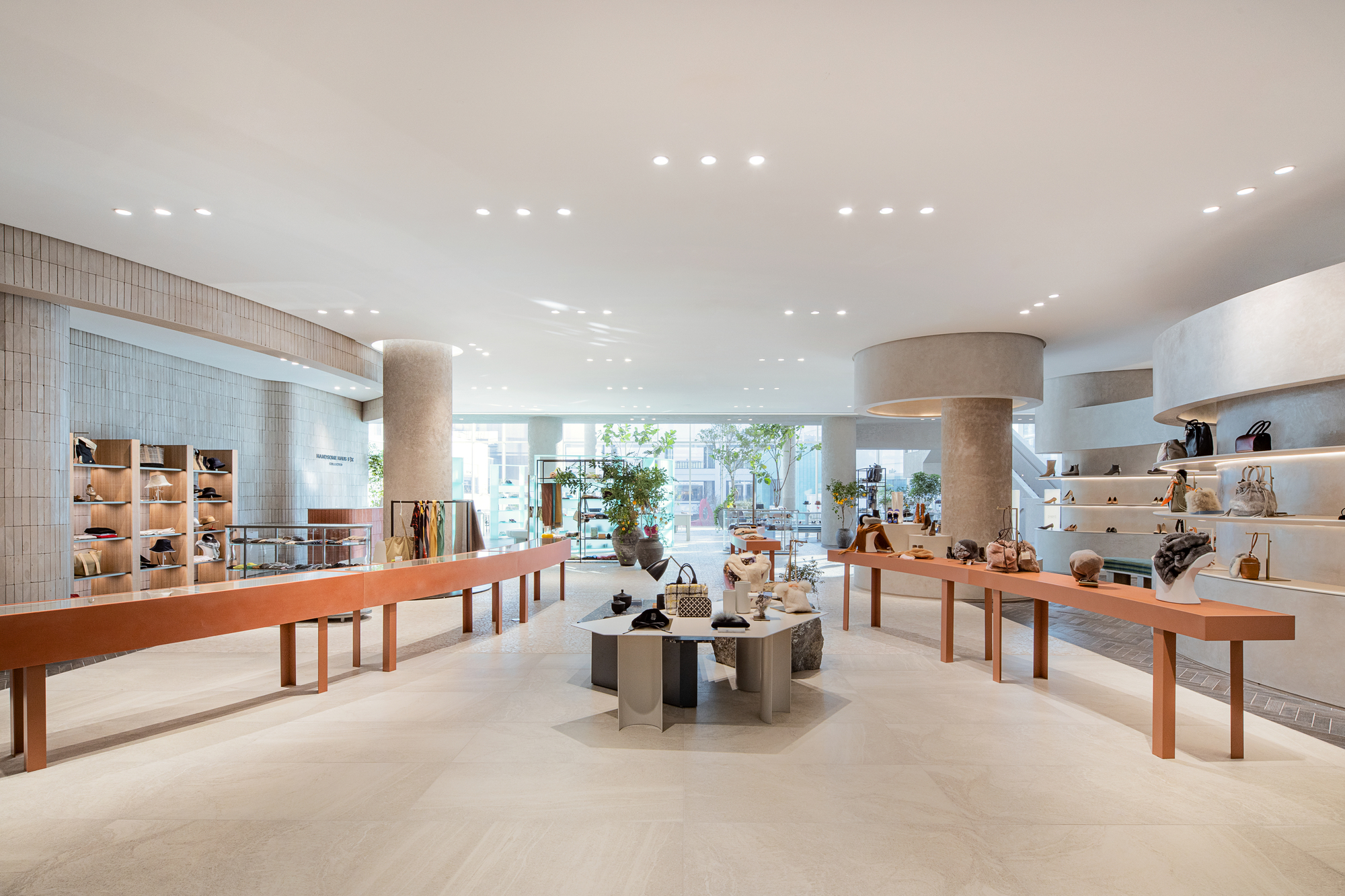 Gallery of Hyundai Premium Outlet SPACE1 Cube / Betwin Space Design - 14