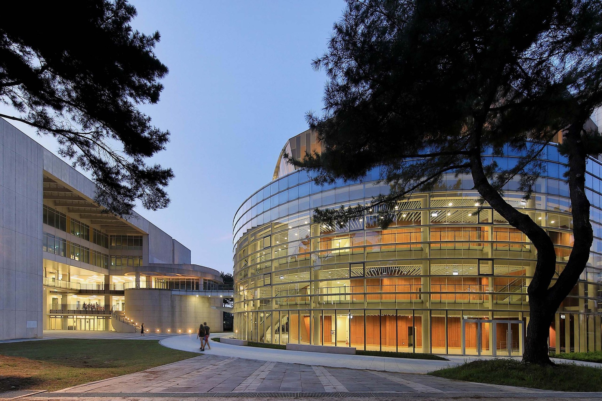 Gallery of Multi-Functional Auditorium, National Central University ...