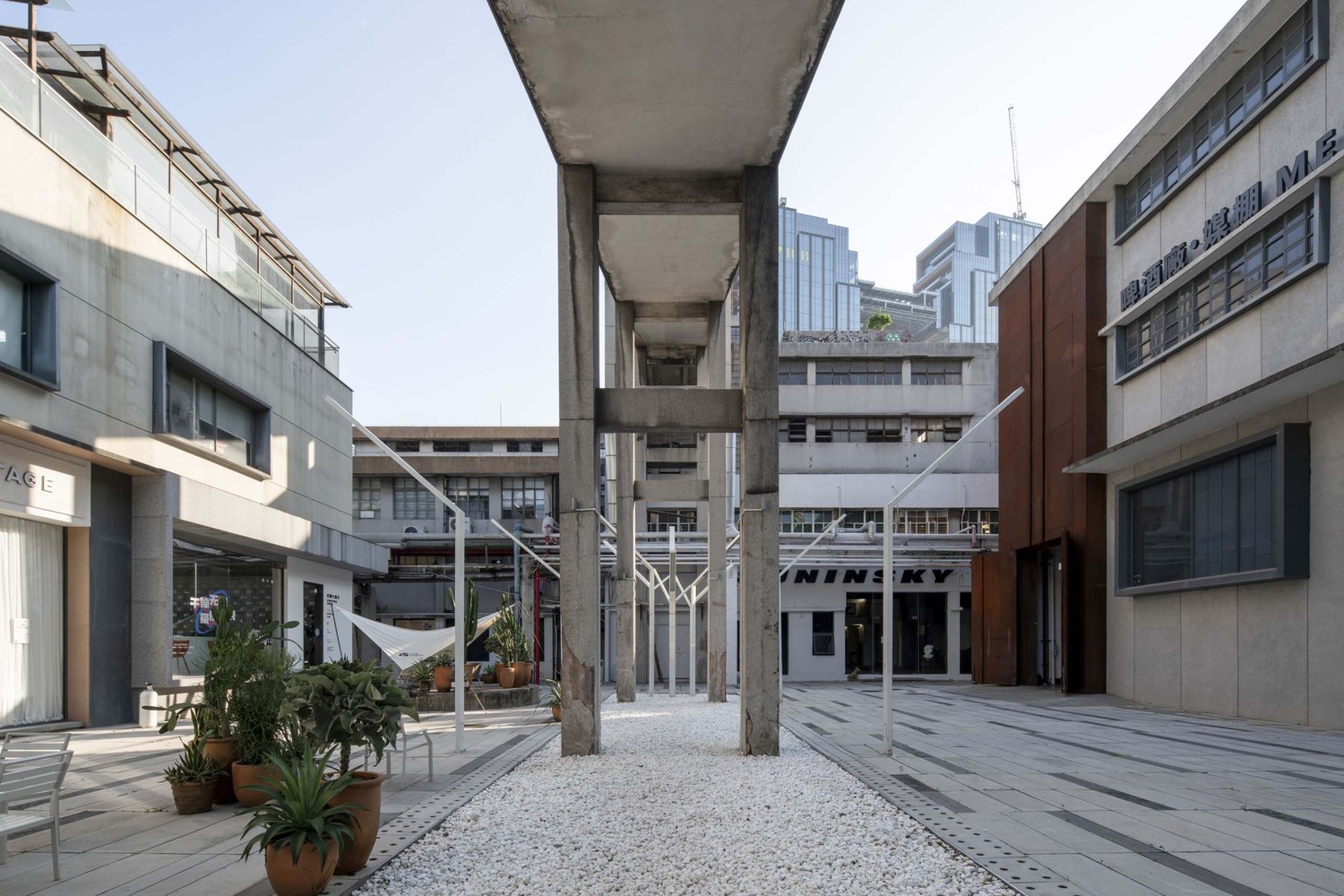 Gallery of Pearl River Brewery Phase II / Atelier cnS - 15