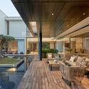 Porch House / DADA Partners | ArchDaily