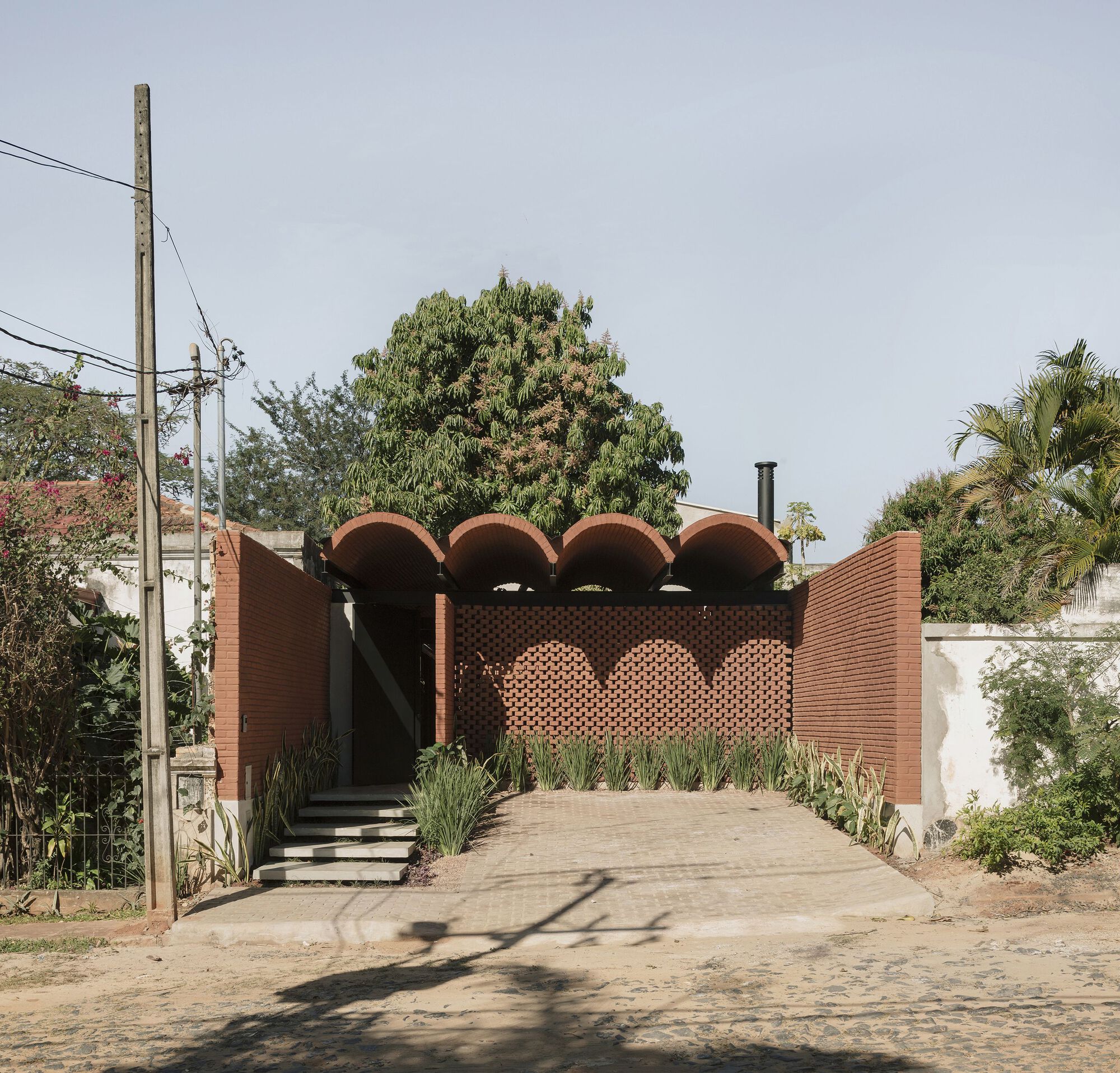 Gallery of Intermediate House / Equipo de Arquitectura - 8