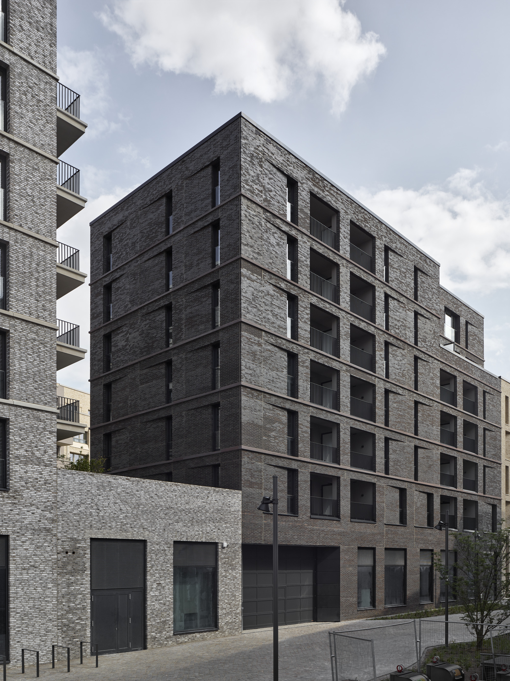 Gallery of Baakenhafen Residential Complex / Max Dudler - 7