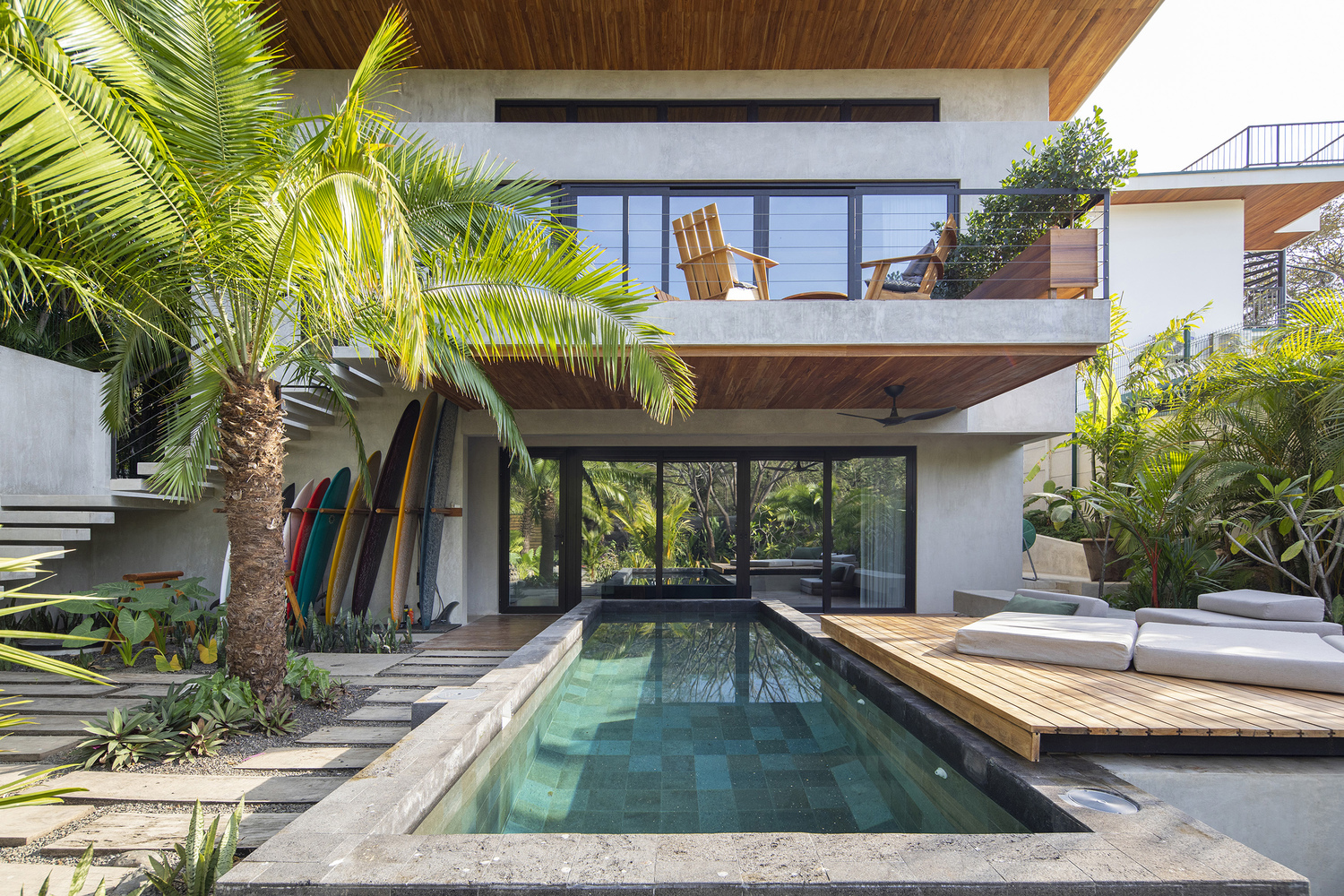 Gallery of Tips on Choosing the Right Colour for Your Swimming Pool - 6