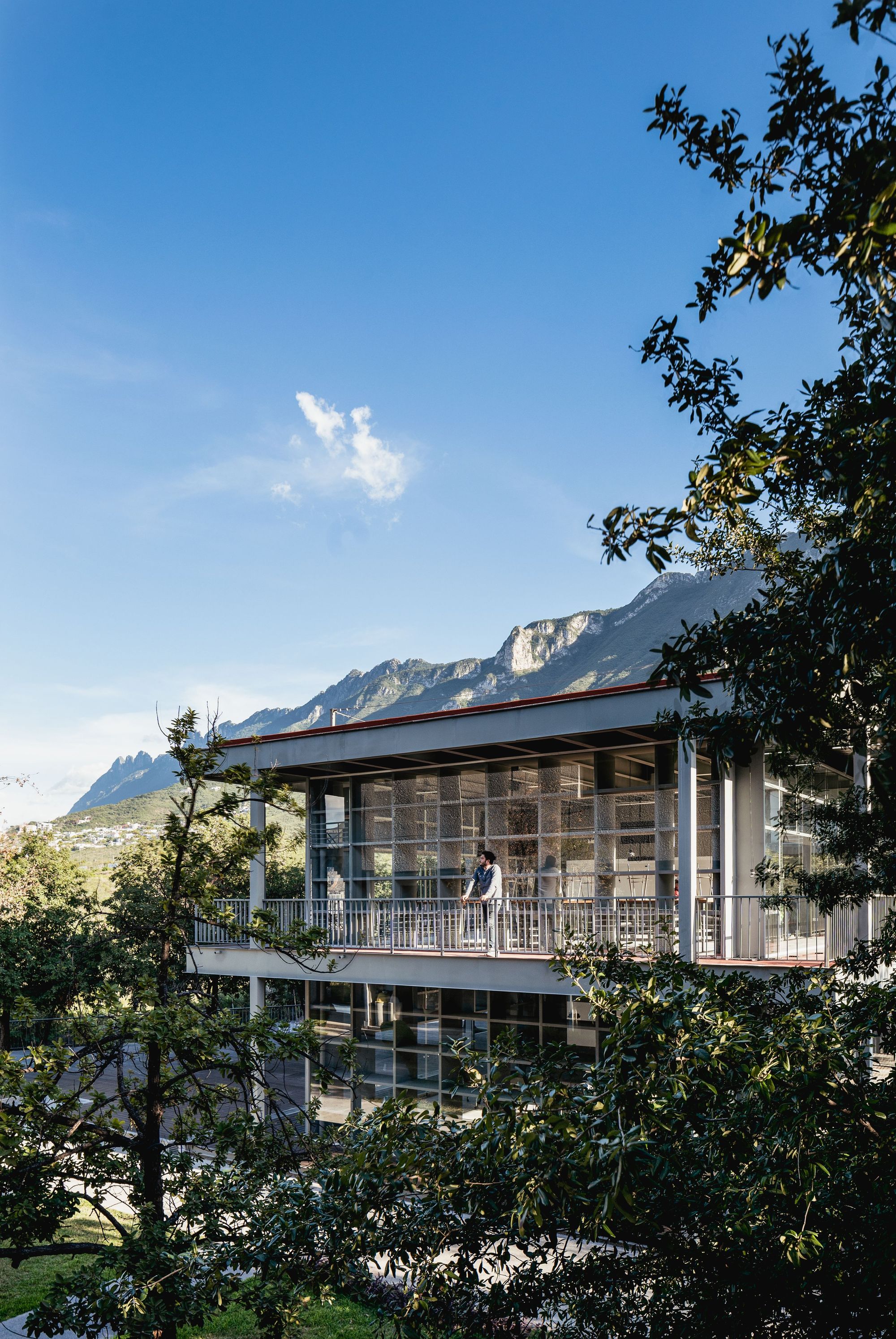 Gallery of Maker Space Building / Garza Camisay arquitectos - 6