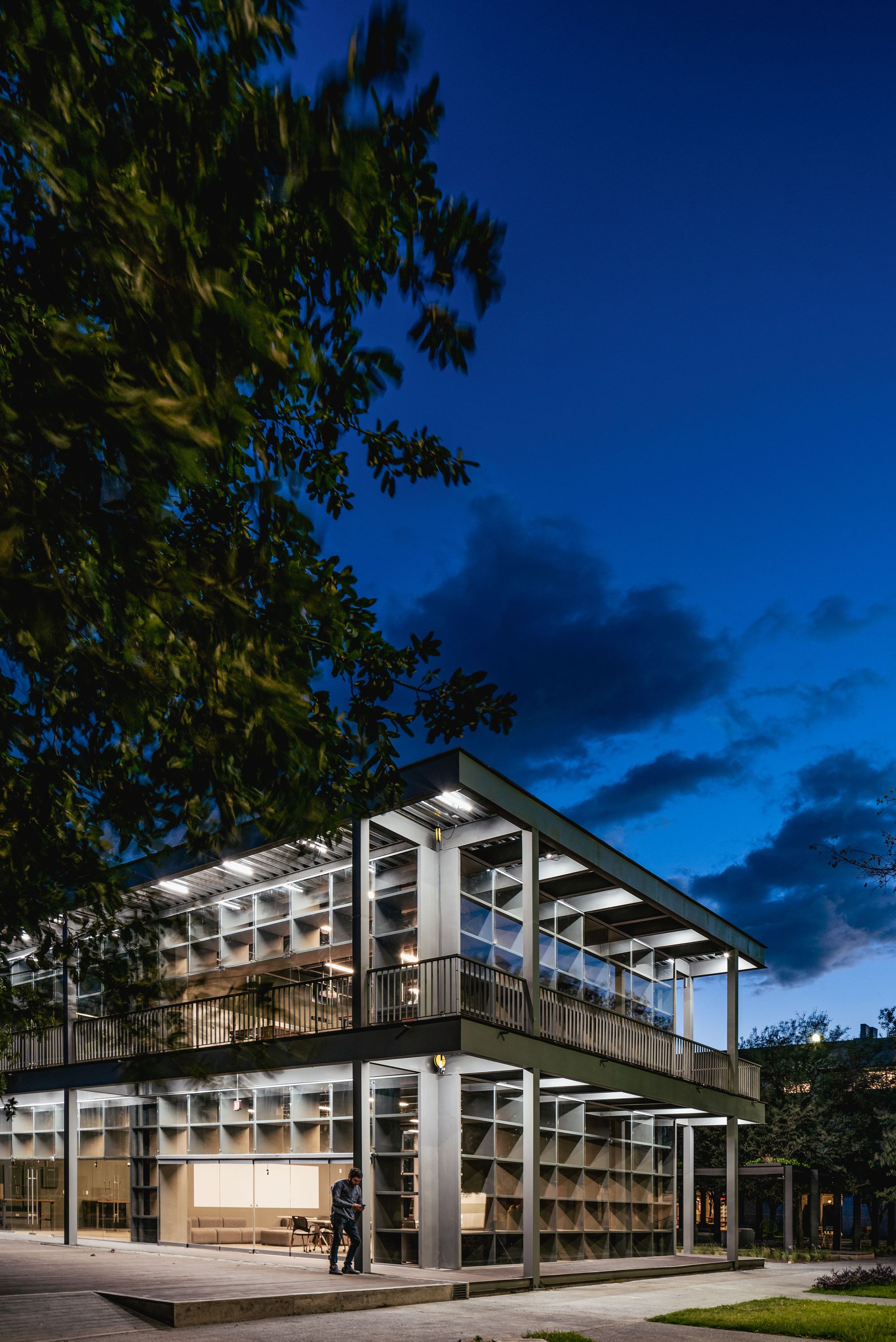 Gallery of Maker Space Building / Garza Camisay arquitectos - 13