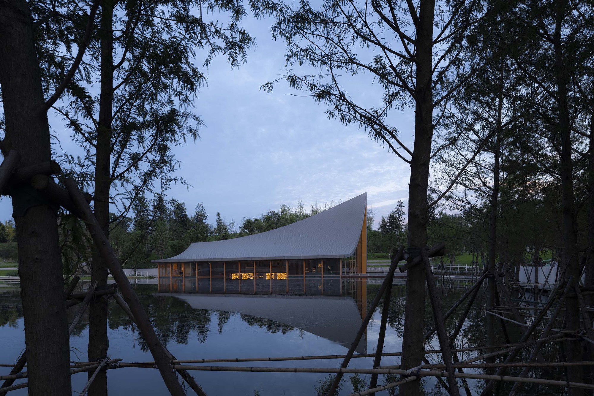 Gallery of Chengdu Xinglong Lake CITIC Bookstore / MUDA-Architects - 11