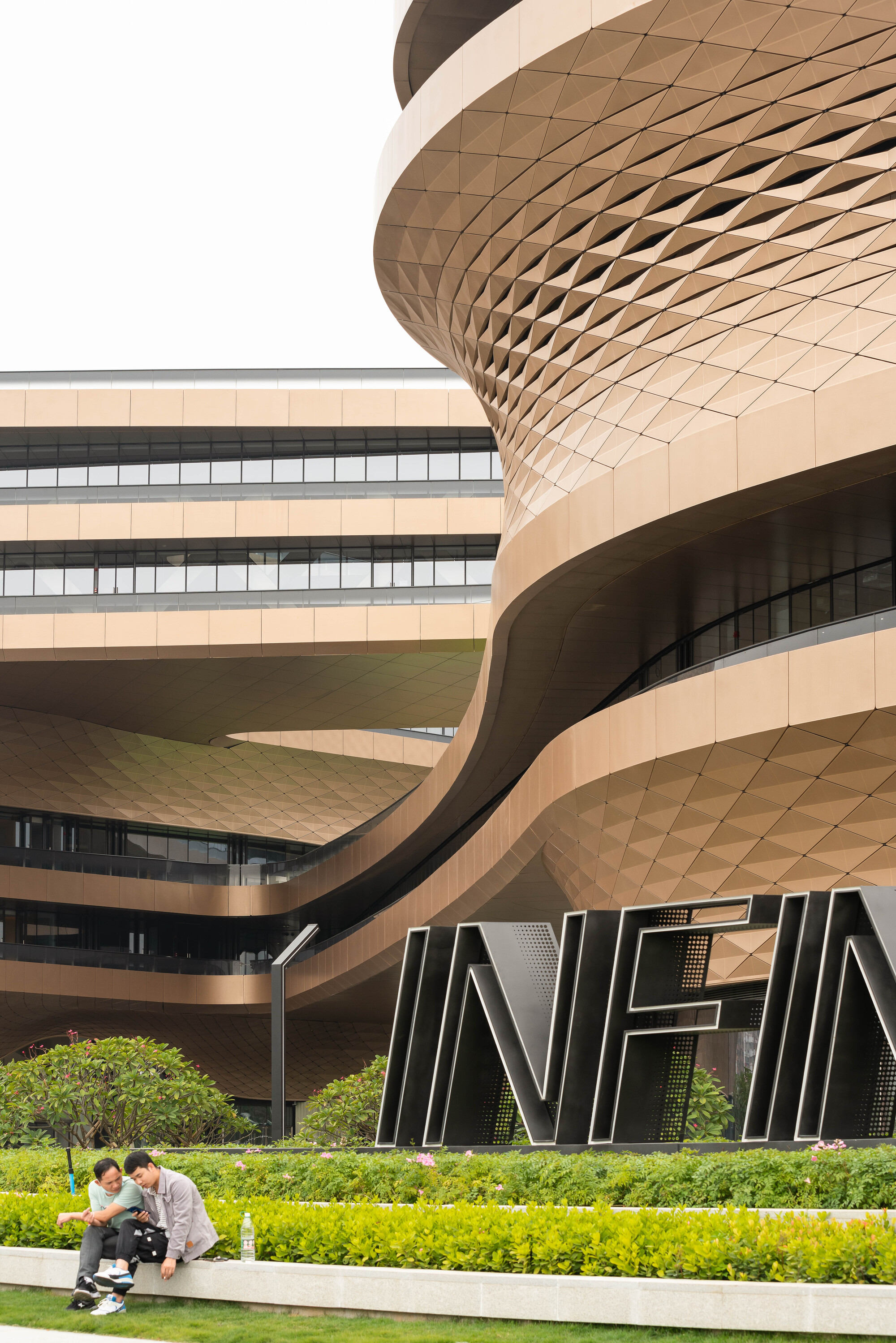 Galería de Zaha Hadid Architects finaliza la construcción de Infinitus Plaza en China - 11