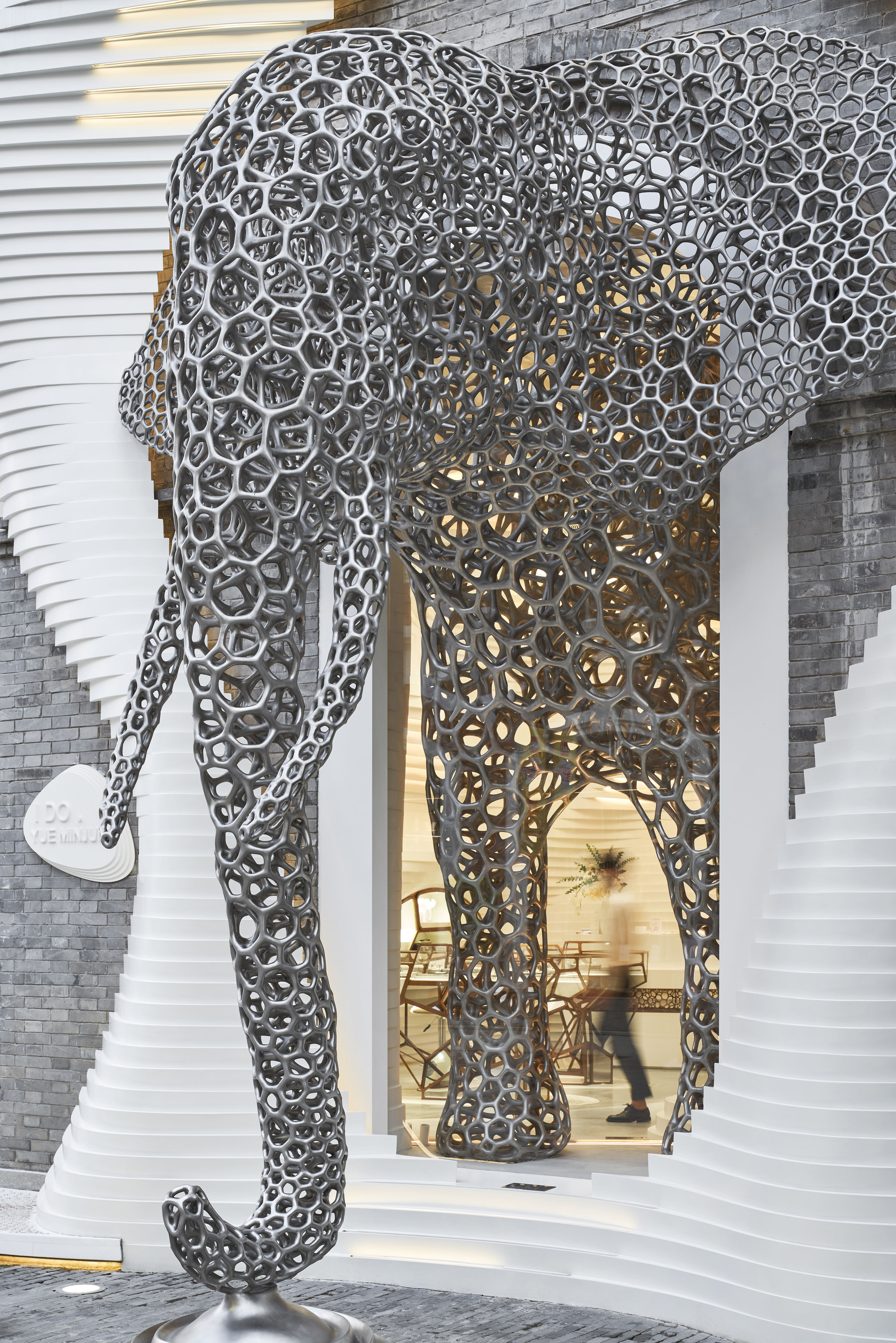 Gallery of I Do Artist Store with Yue Minjun / AntiStatics Architecture ...