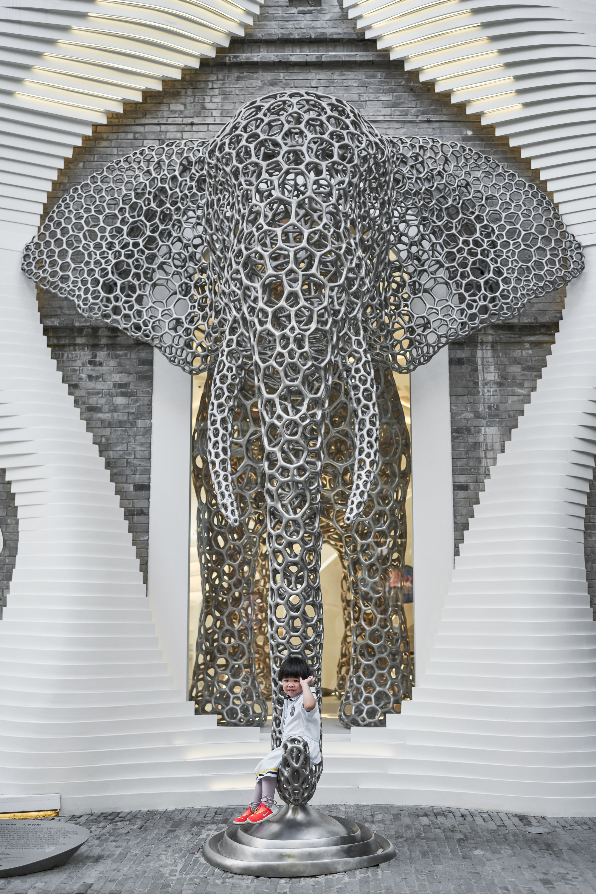 Gallery of I Do Artist Store with Yue Minjun / AntiStatics Architecture ...