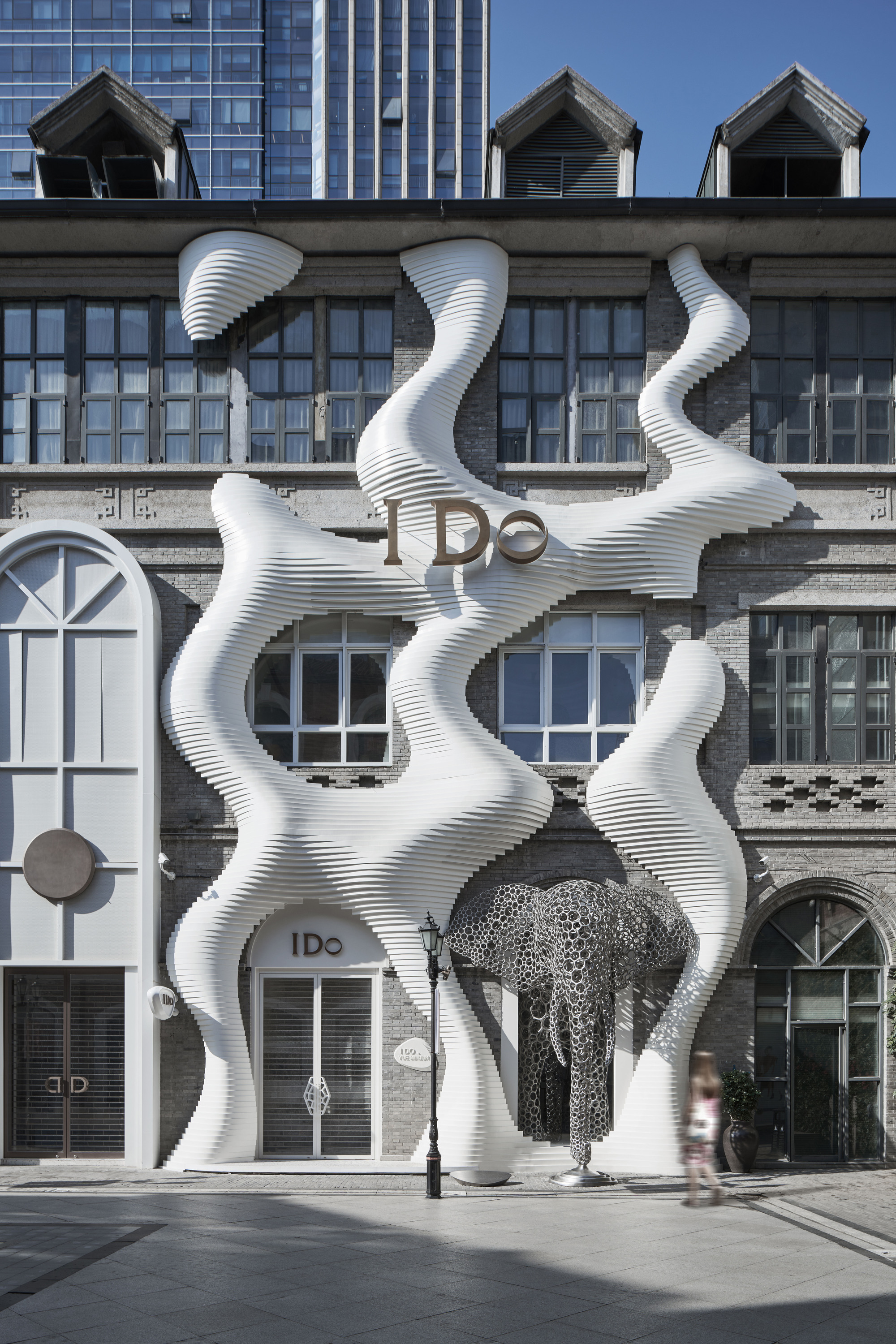 Gallery of I Do Artist Store with Yue Minjun / AntiStatics Architecture - 6