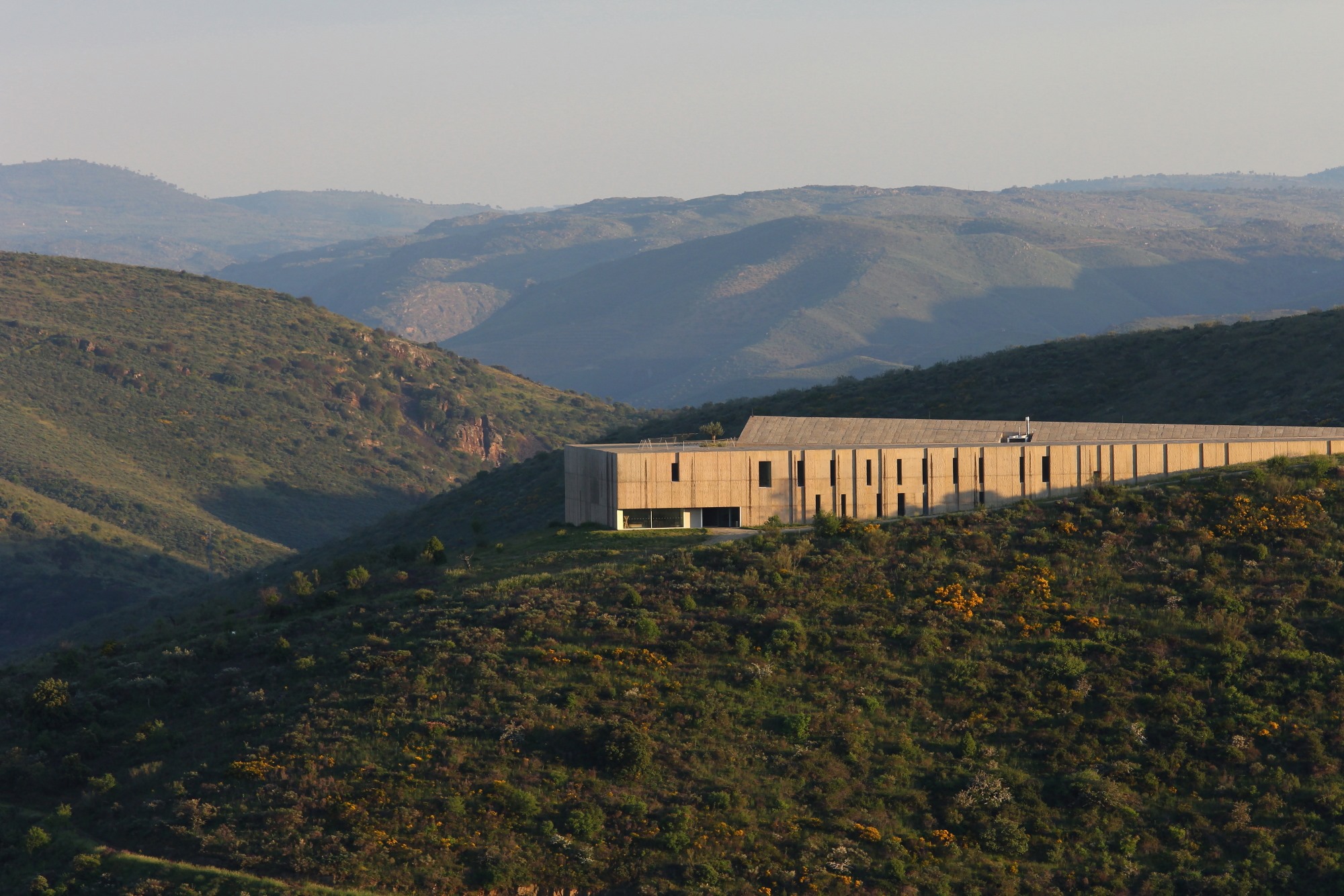 Galeria de "Sustentabilidade é a matéria-prima estar perto da obra ...