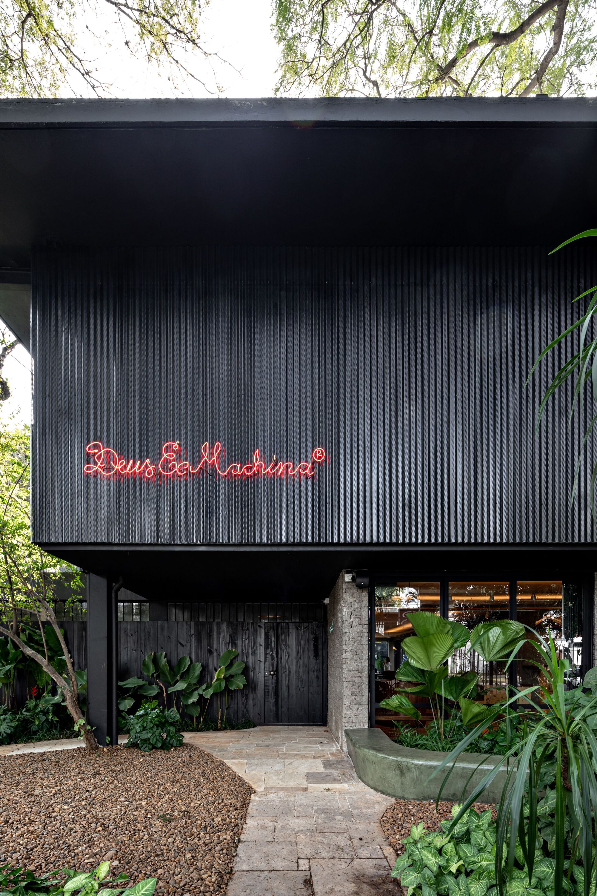 Gallery of Deus Ex Machine Store / Meireles + Pavan Arquitetura - 5