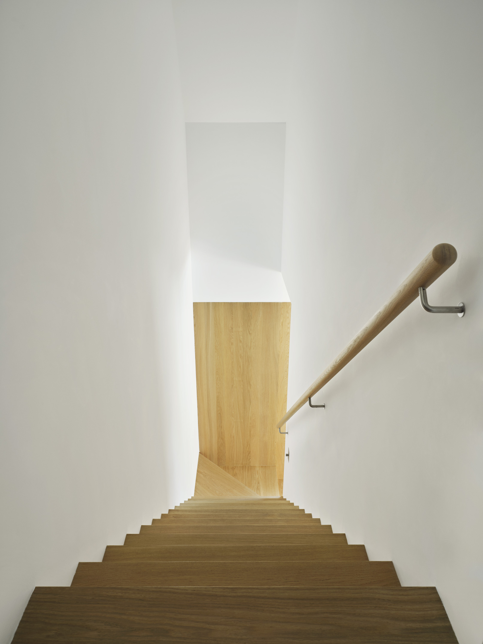 Galeria de Renovação e Transformação de Casa Normanda / Neil Logan ...