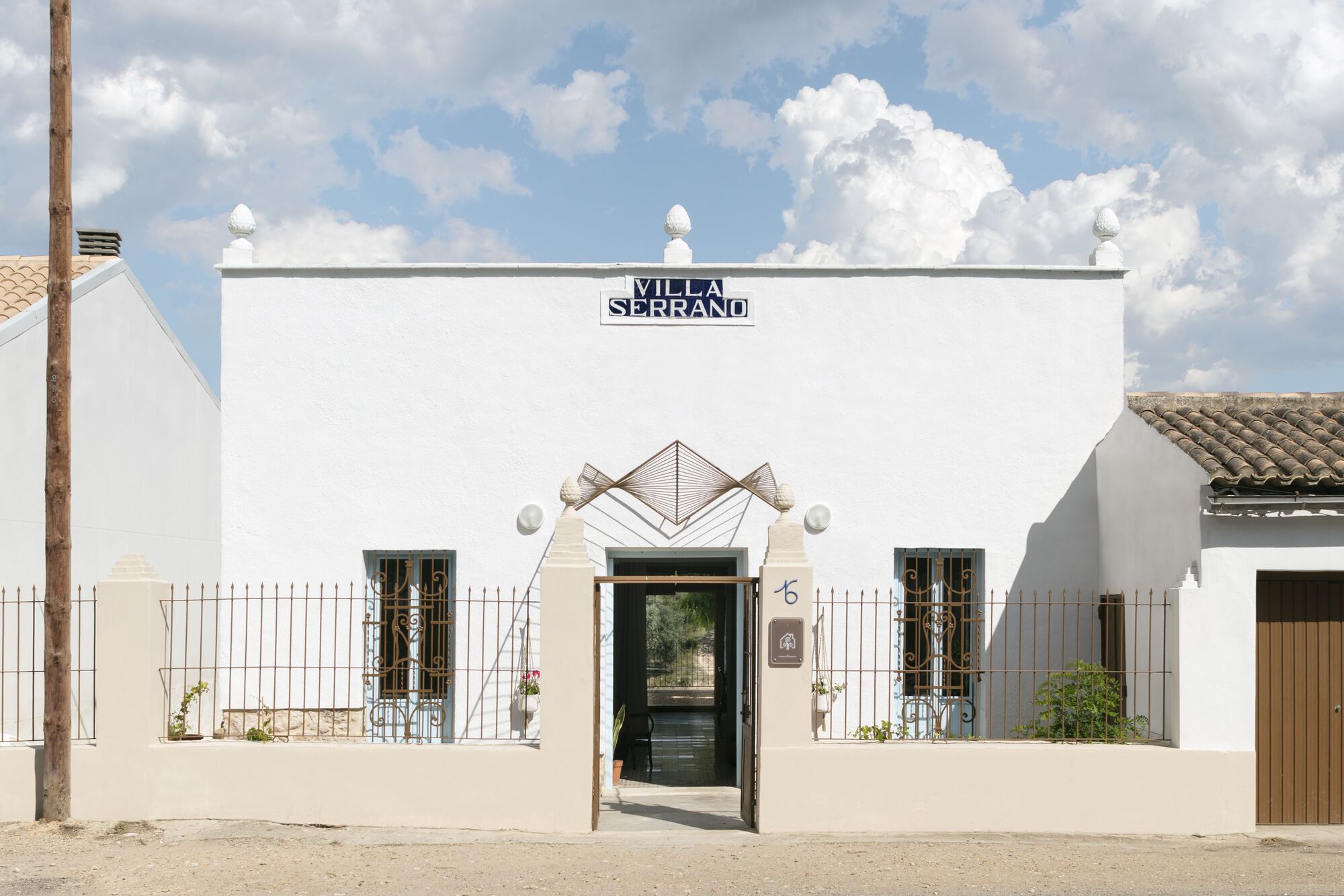 Gallery of Villa Serrano / CRUX arquitectos - 1